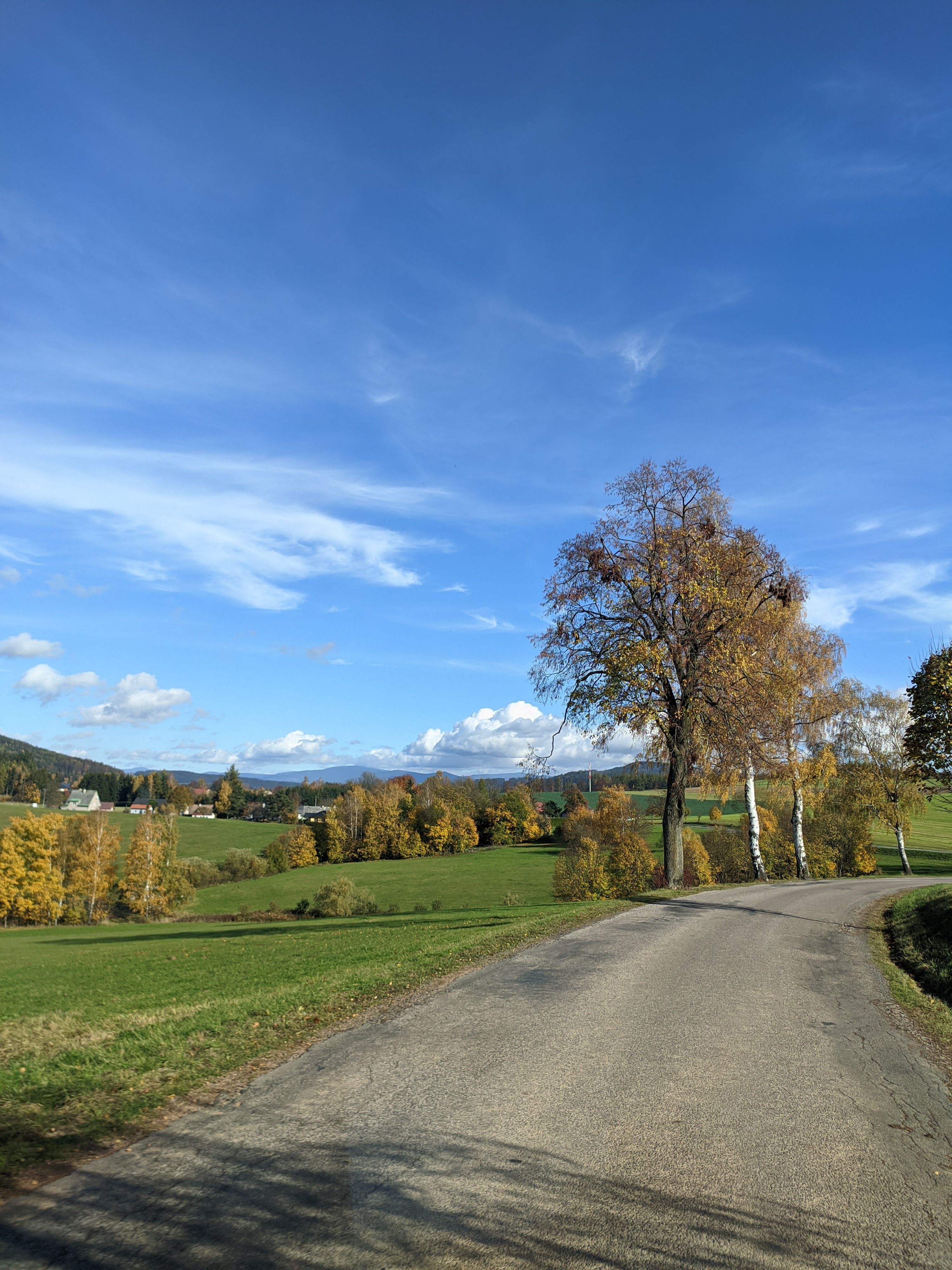 Road through Countryside in Summer · Free Stock Photo