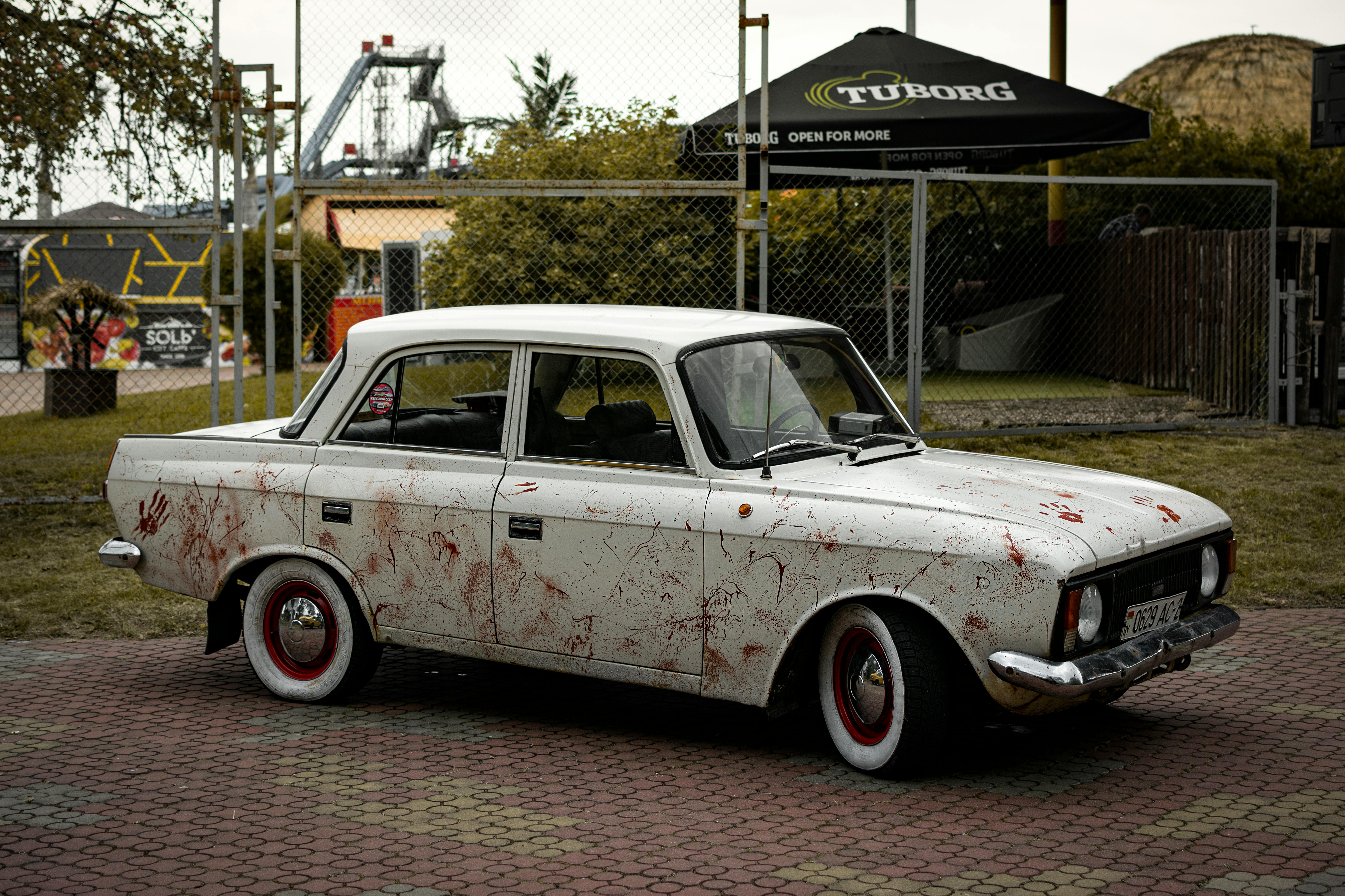 Side View of a Dirty White Car · Free Stock Photo