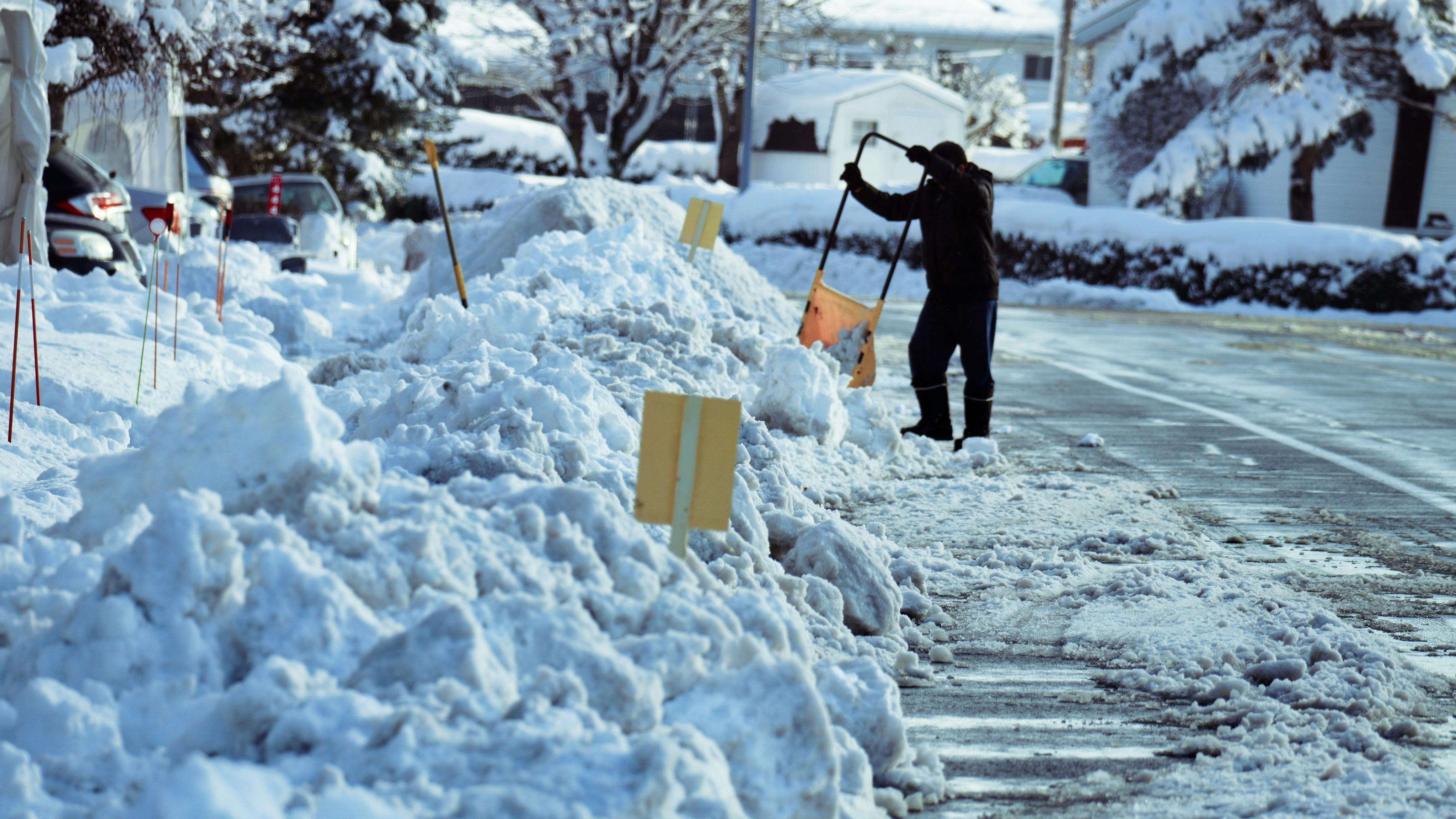 Snow Shoveling Photos, Download The BEST Free Snow Shoveling Stock ...
