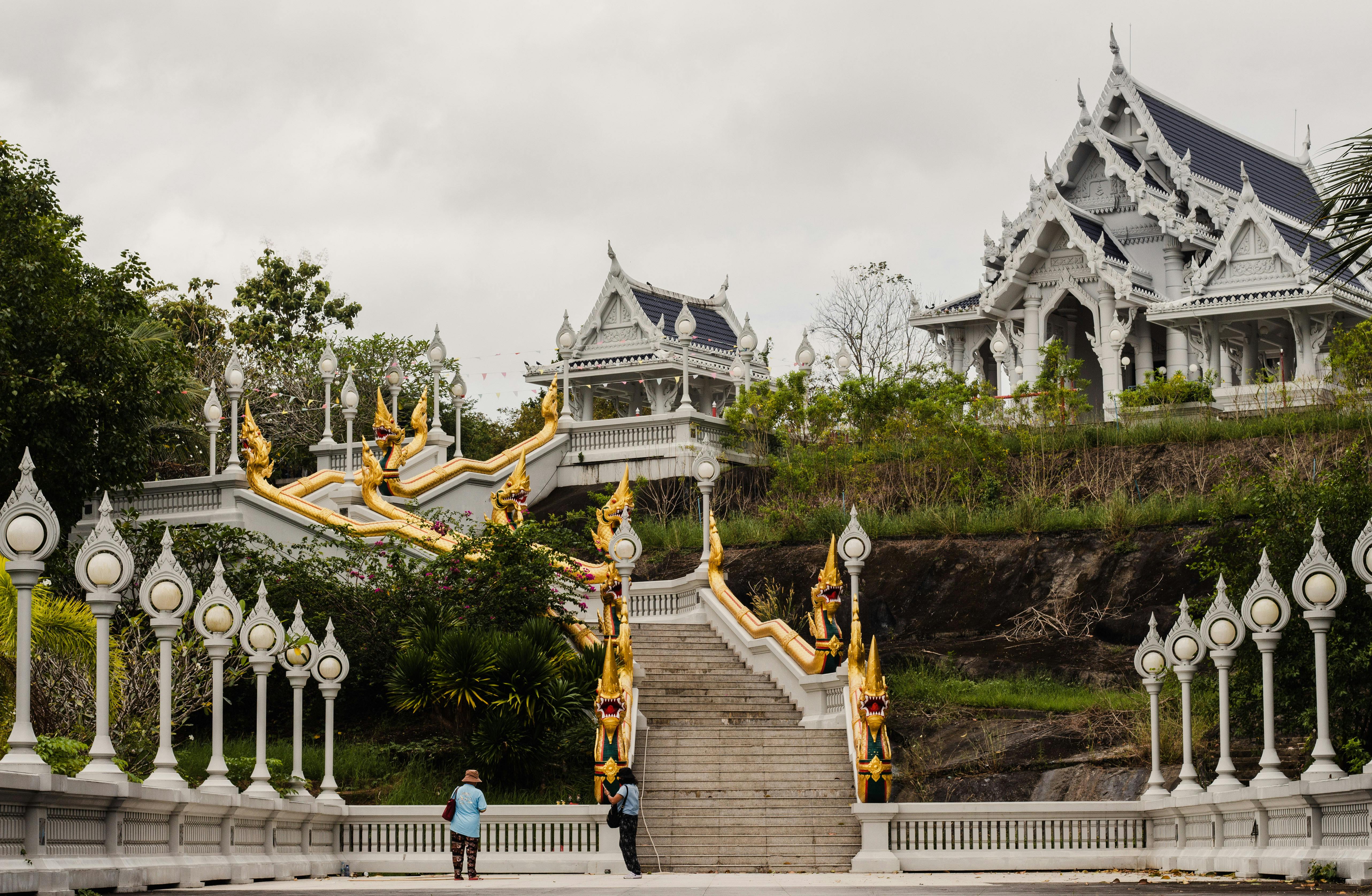 Wat Kaew Ko Wararam Temple · Free Stock Photo