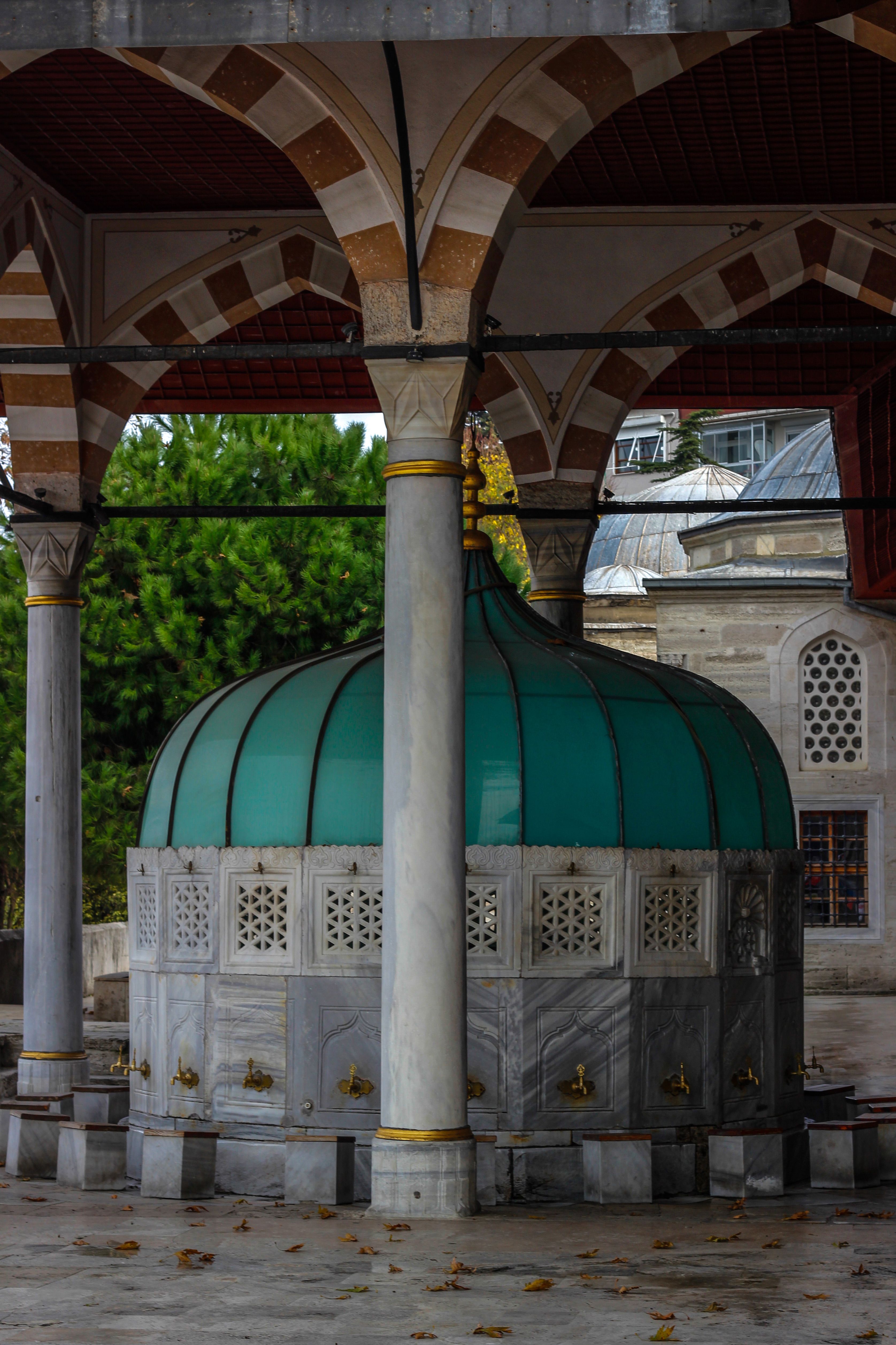 Corner of Mosque Building · Free Stock Photo
