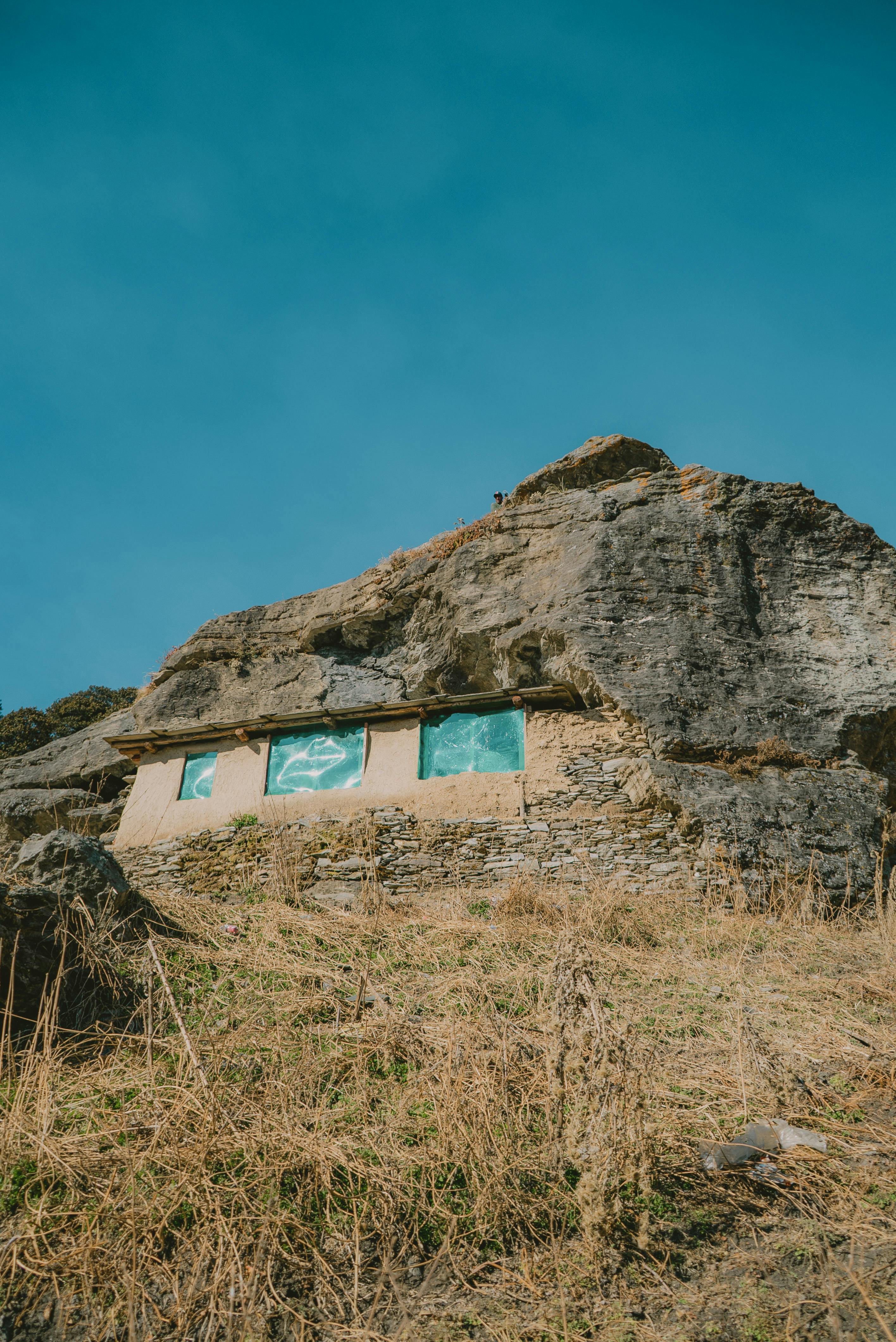 House in Rock Formation · Free Stock Photo