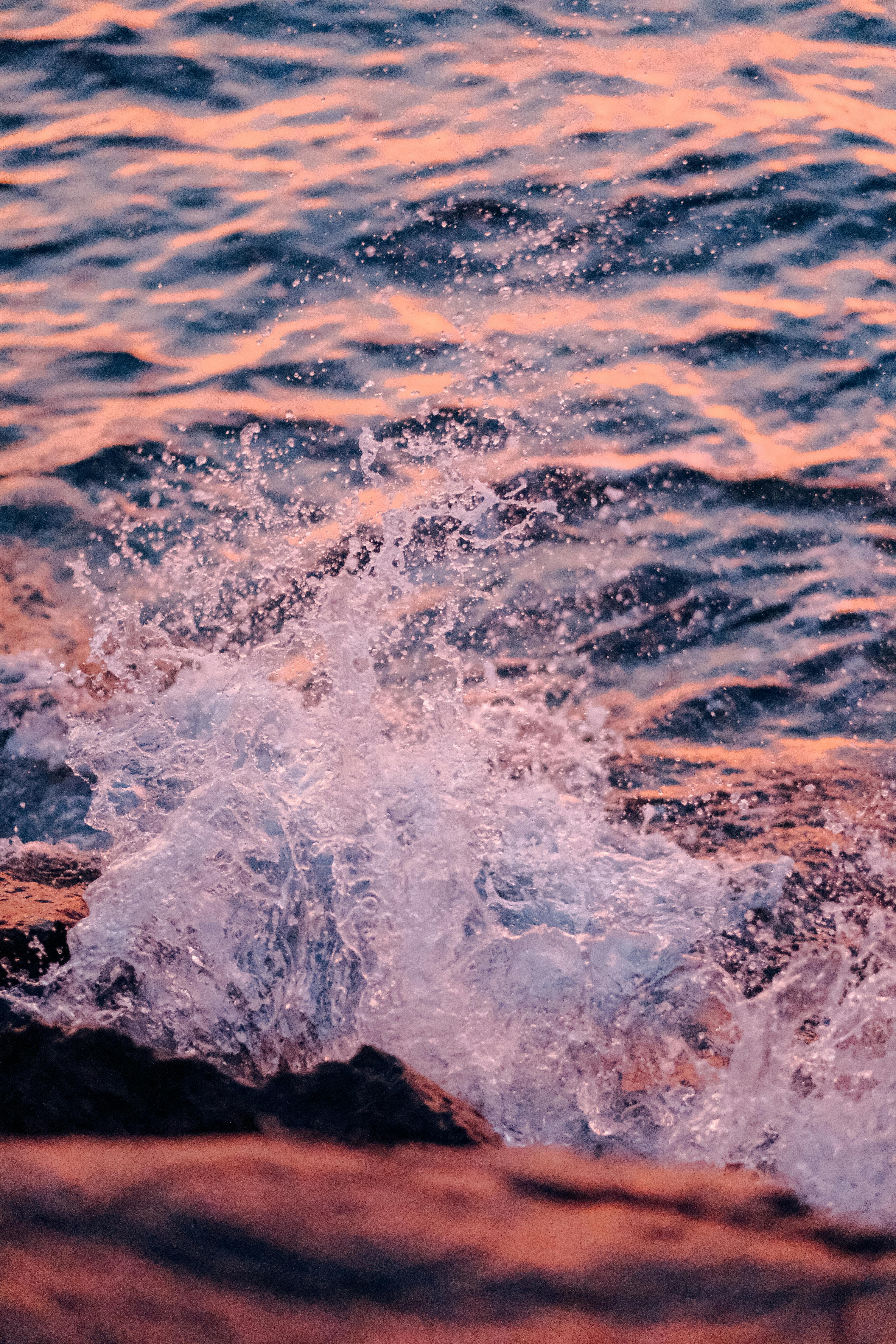 Close-Up Shot of Water Splash · Free Stock Photo