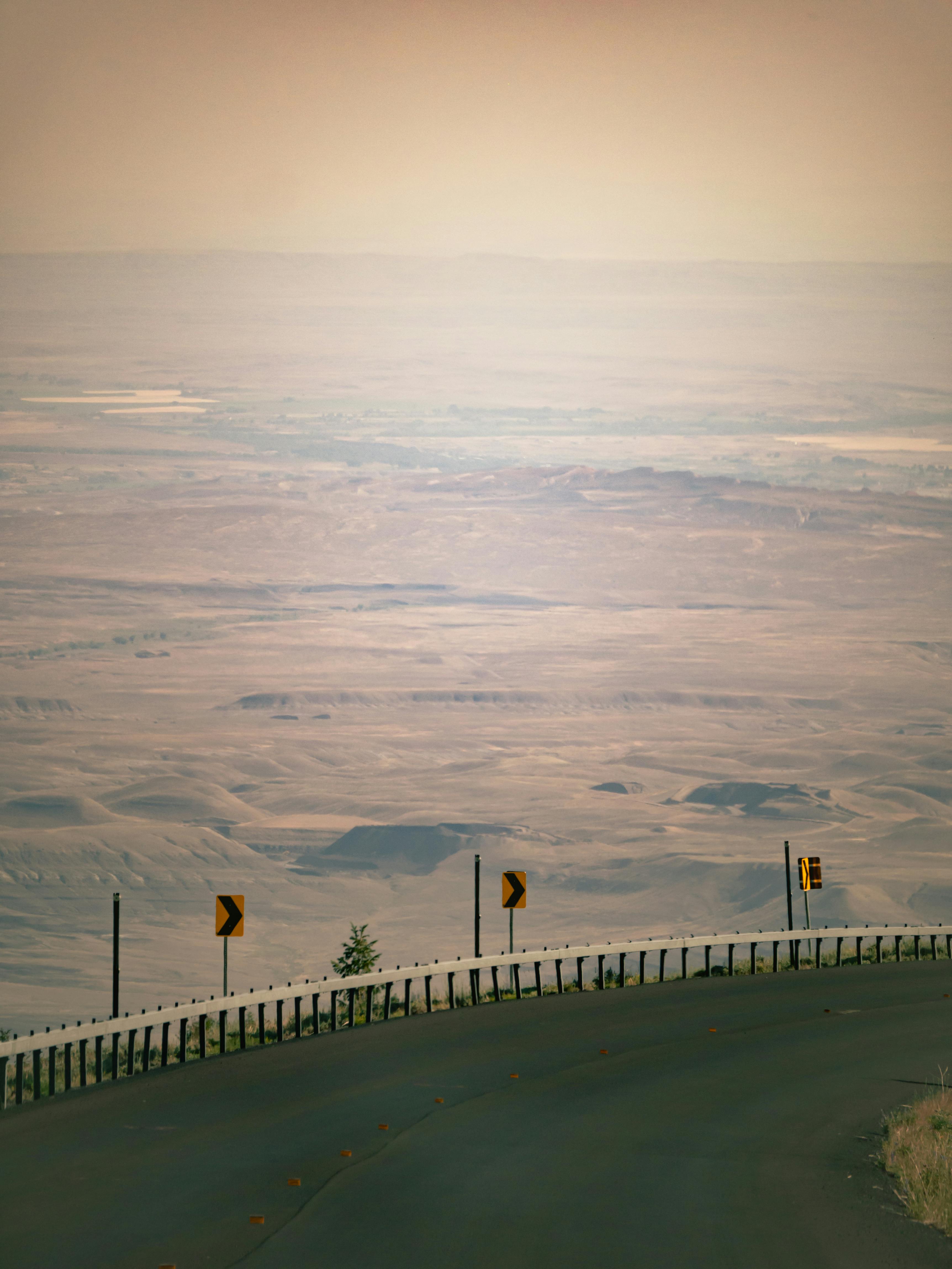 Road and Desert behind · Free Stock Photo