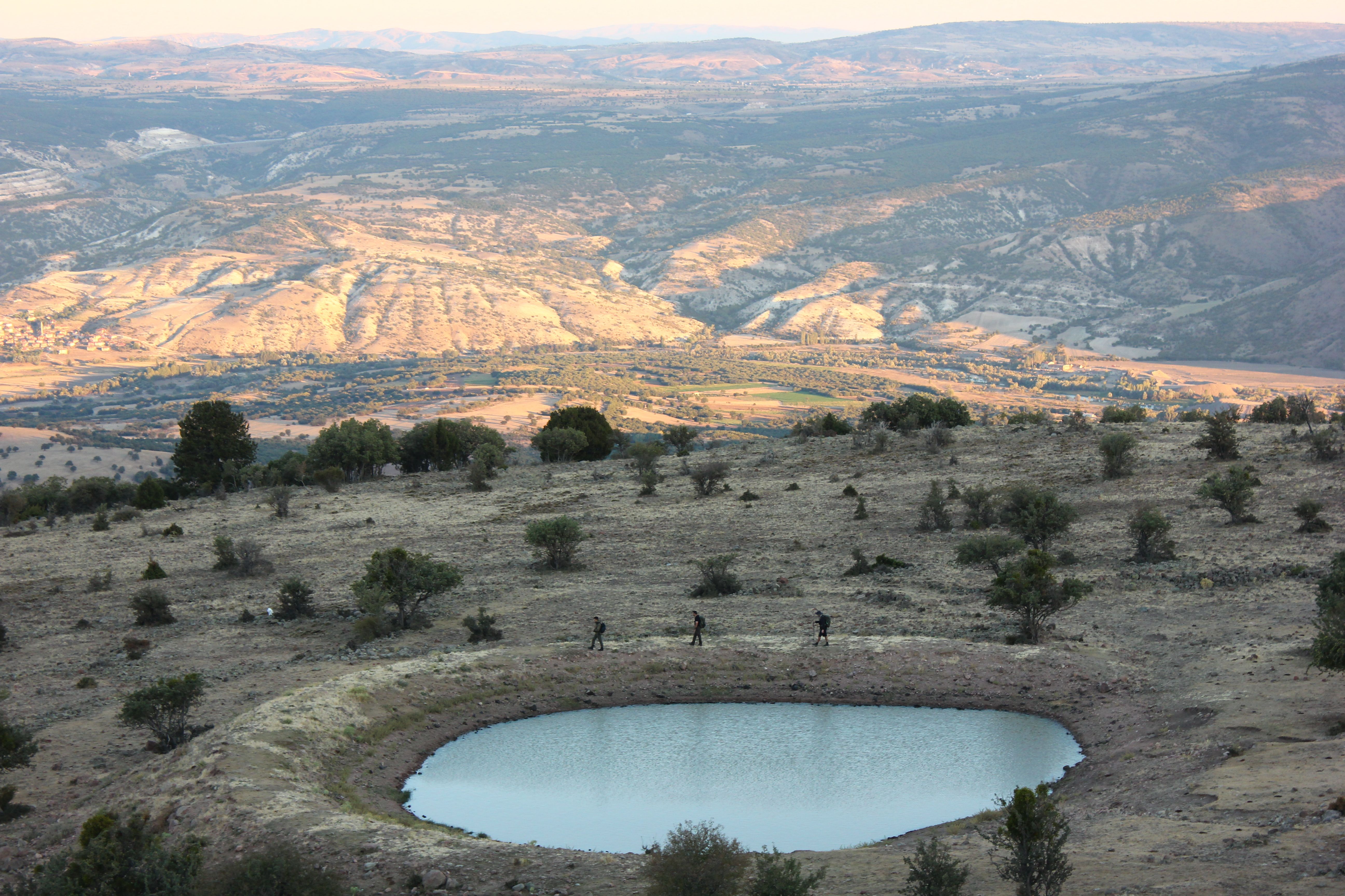 Lake on Plateau · Free Stock Photo
