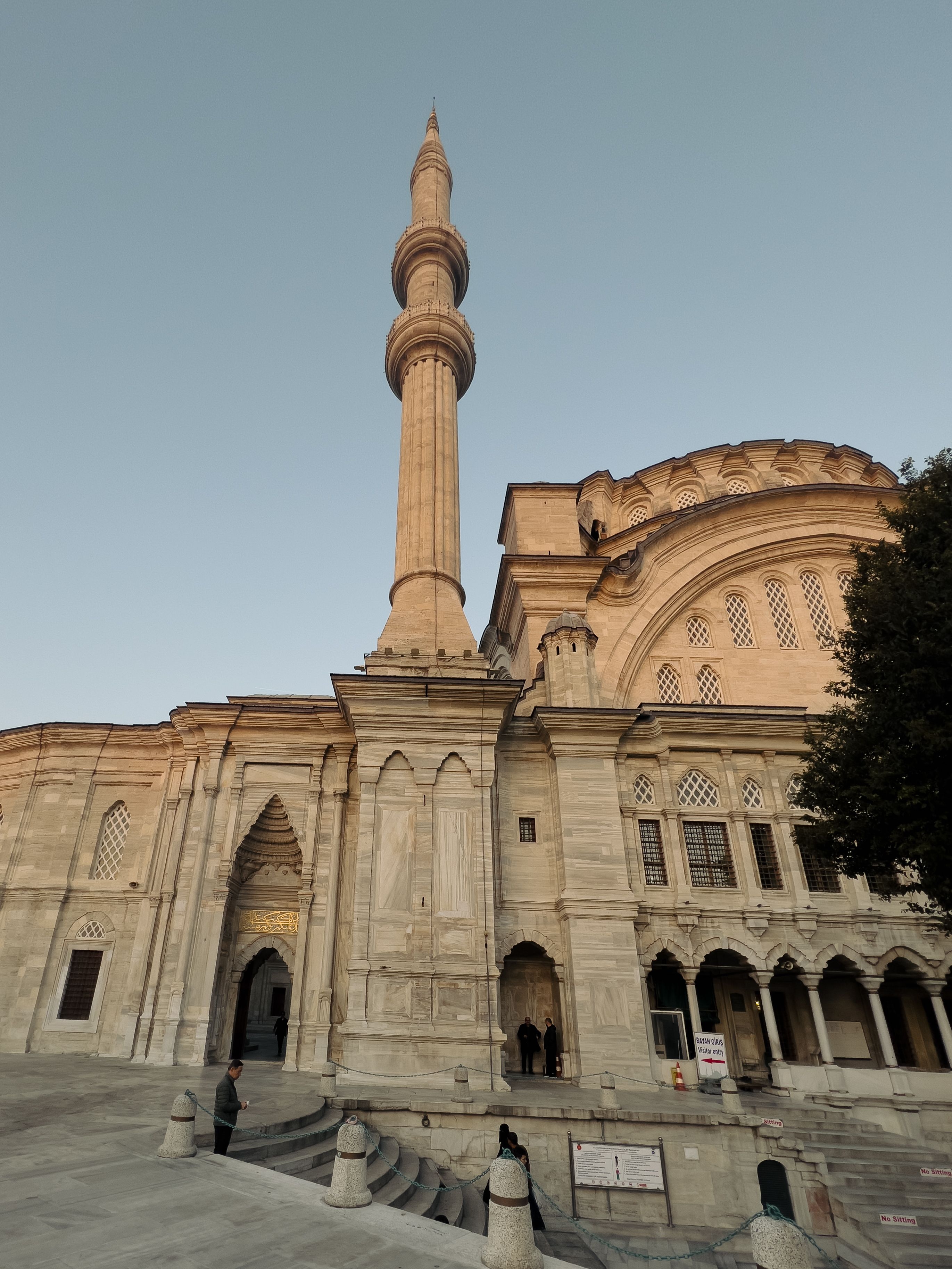 Clear Sky over Mosque · Free Stock Photo