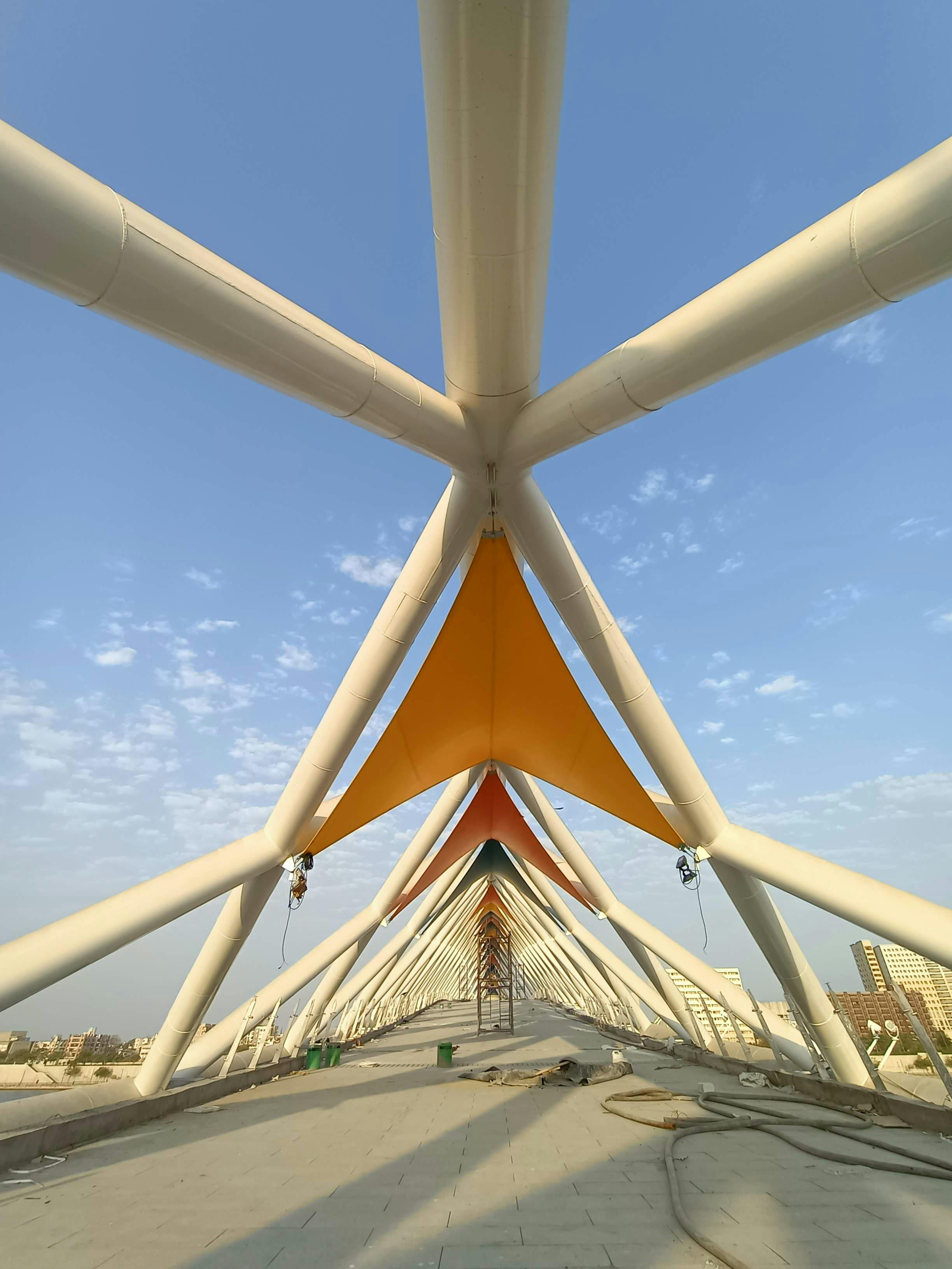 Modern Footbridge in City · Free Stock Photo