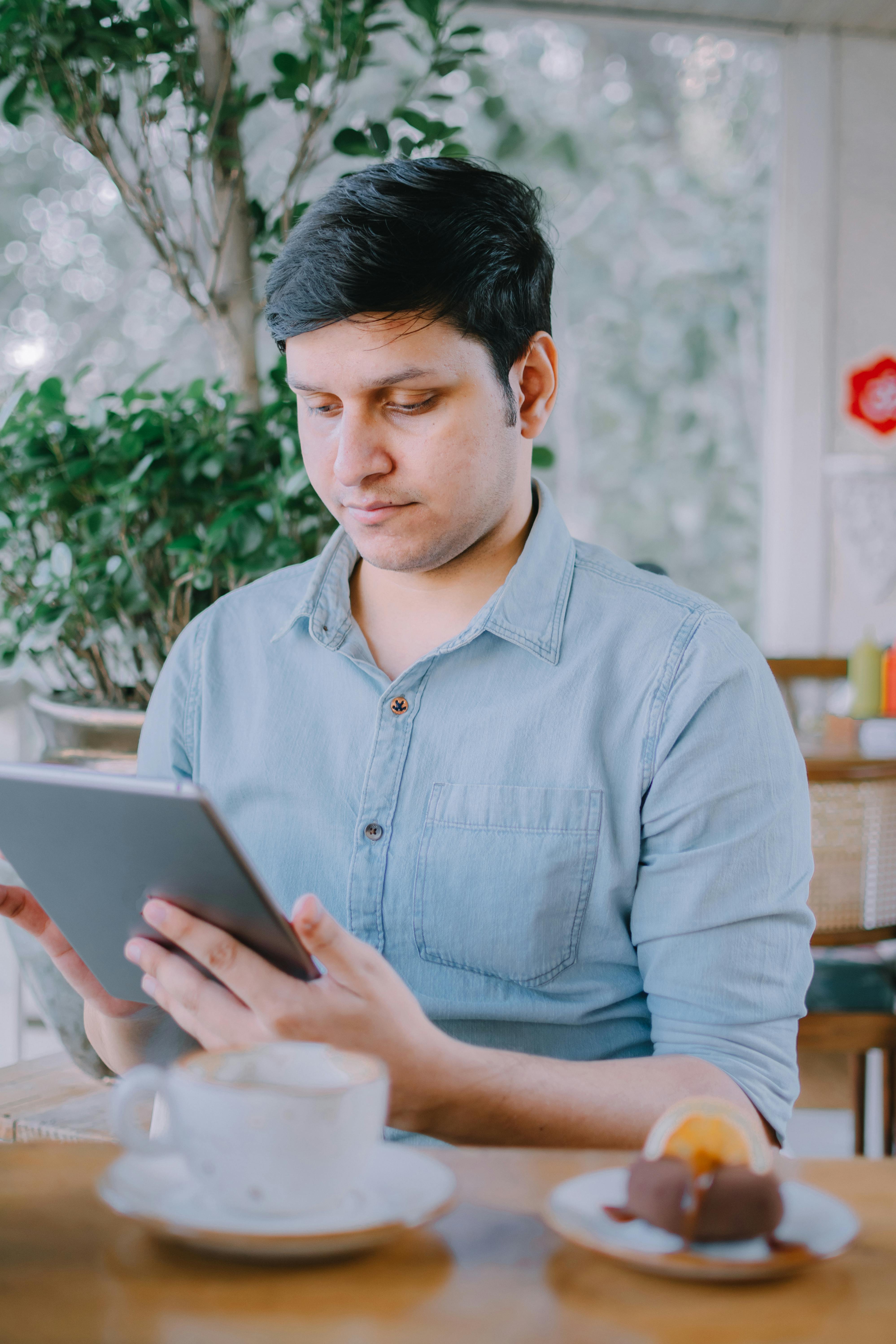 Working On Laptop Photos, Download The BEST Free Working On Laptop ...