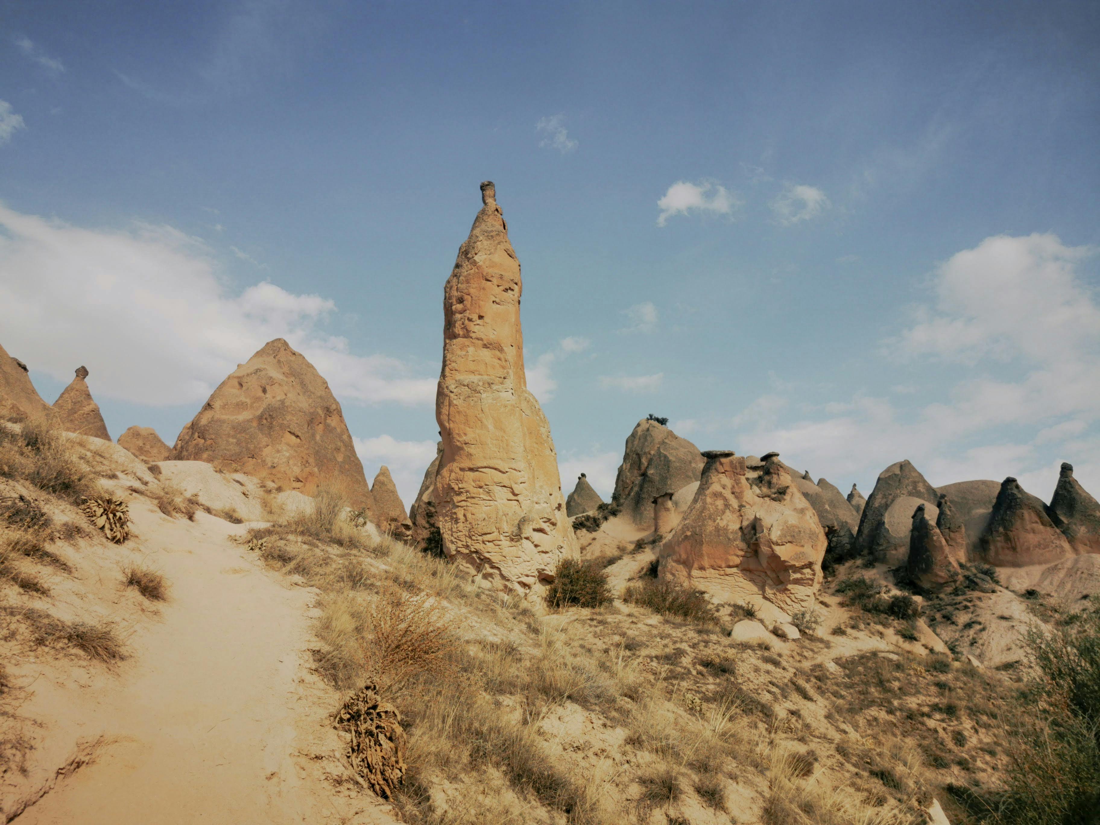 Edge of the World Rock Formation in Desert of Riyadh · Free Stock Photo