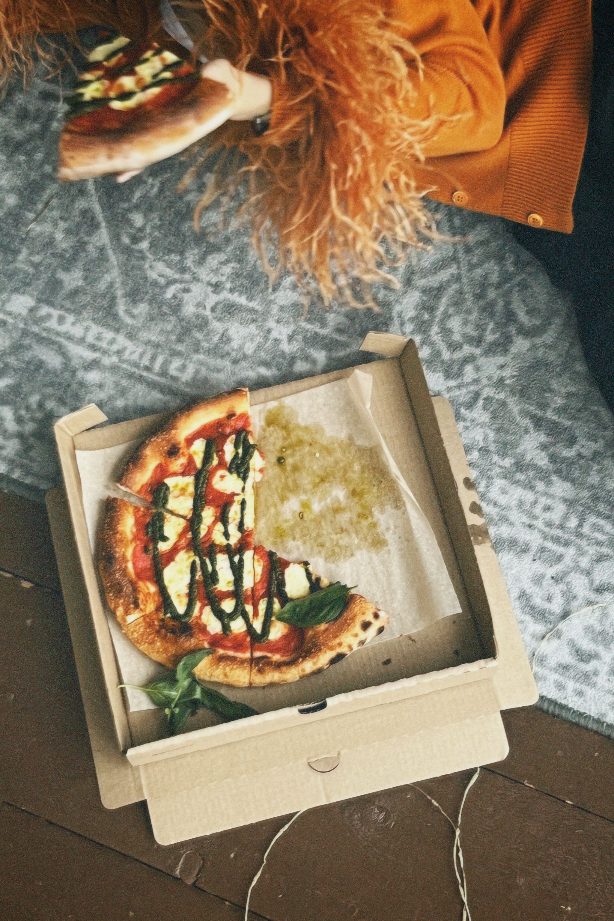 Close-up Shot of a Pizza · Free Stock Photo