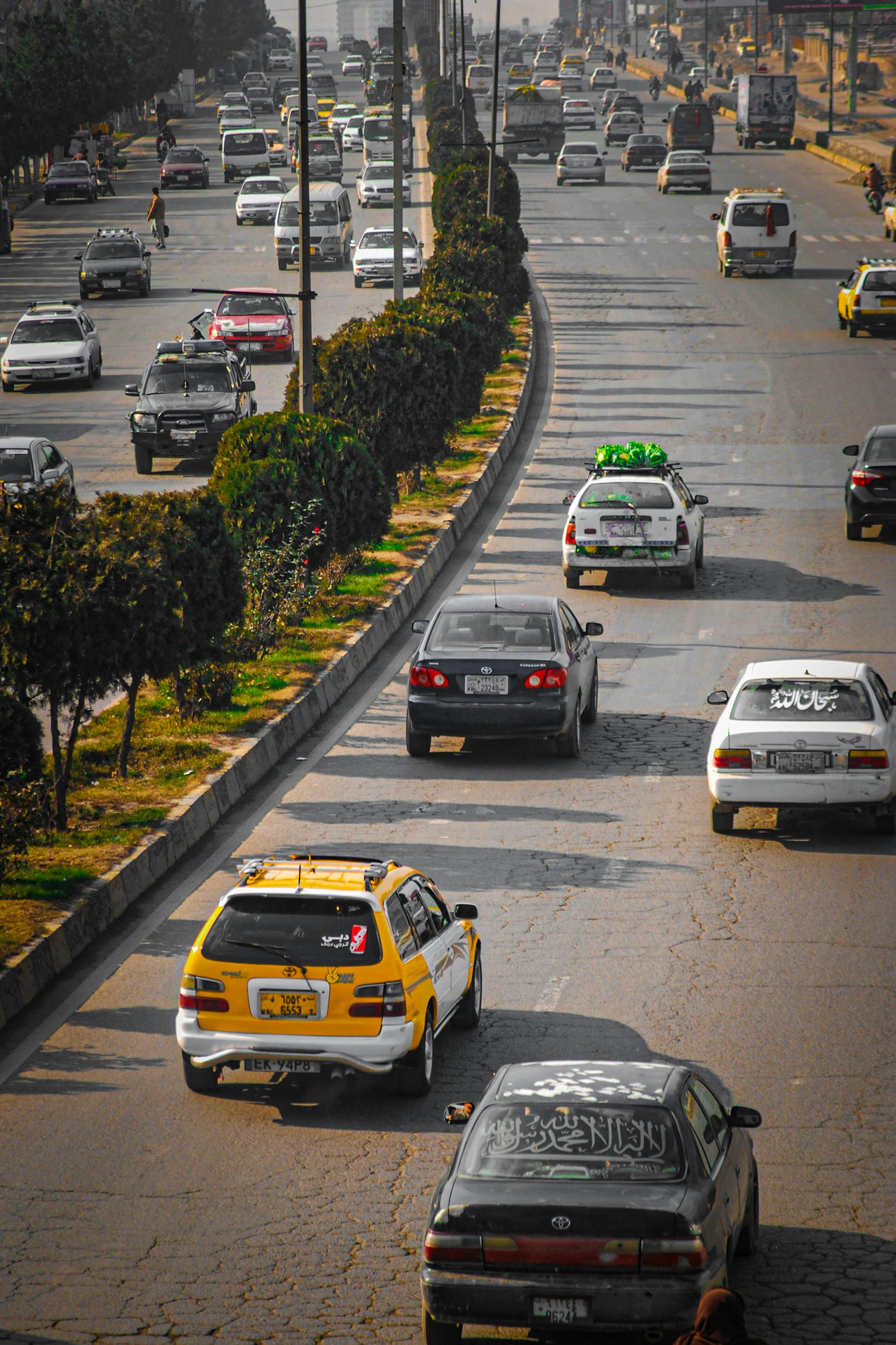 Cars on the City Road · Free Stock Photo