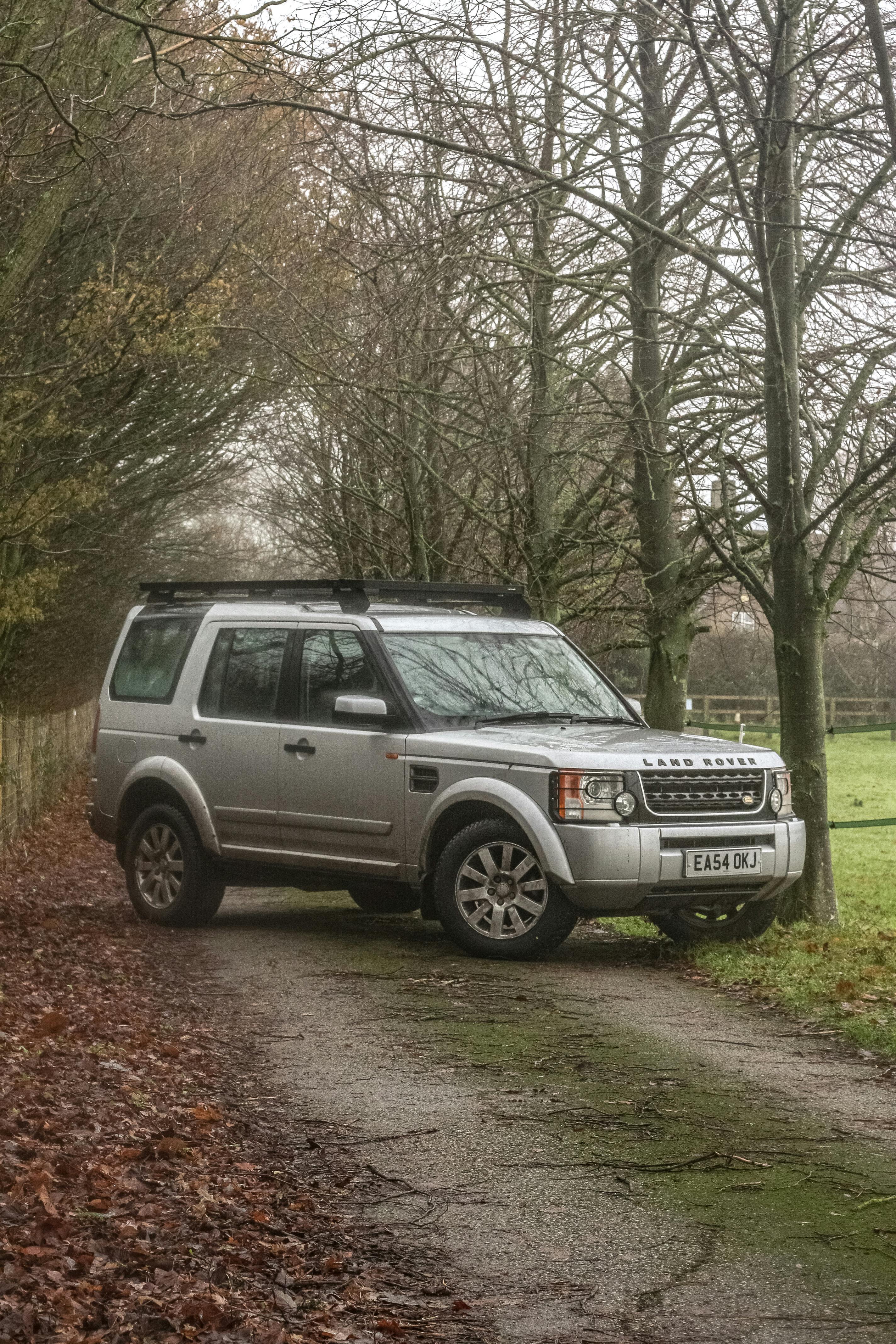 Gray Land Rover on Road · Free Stock Photo