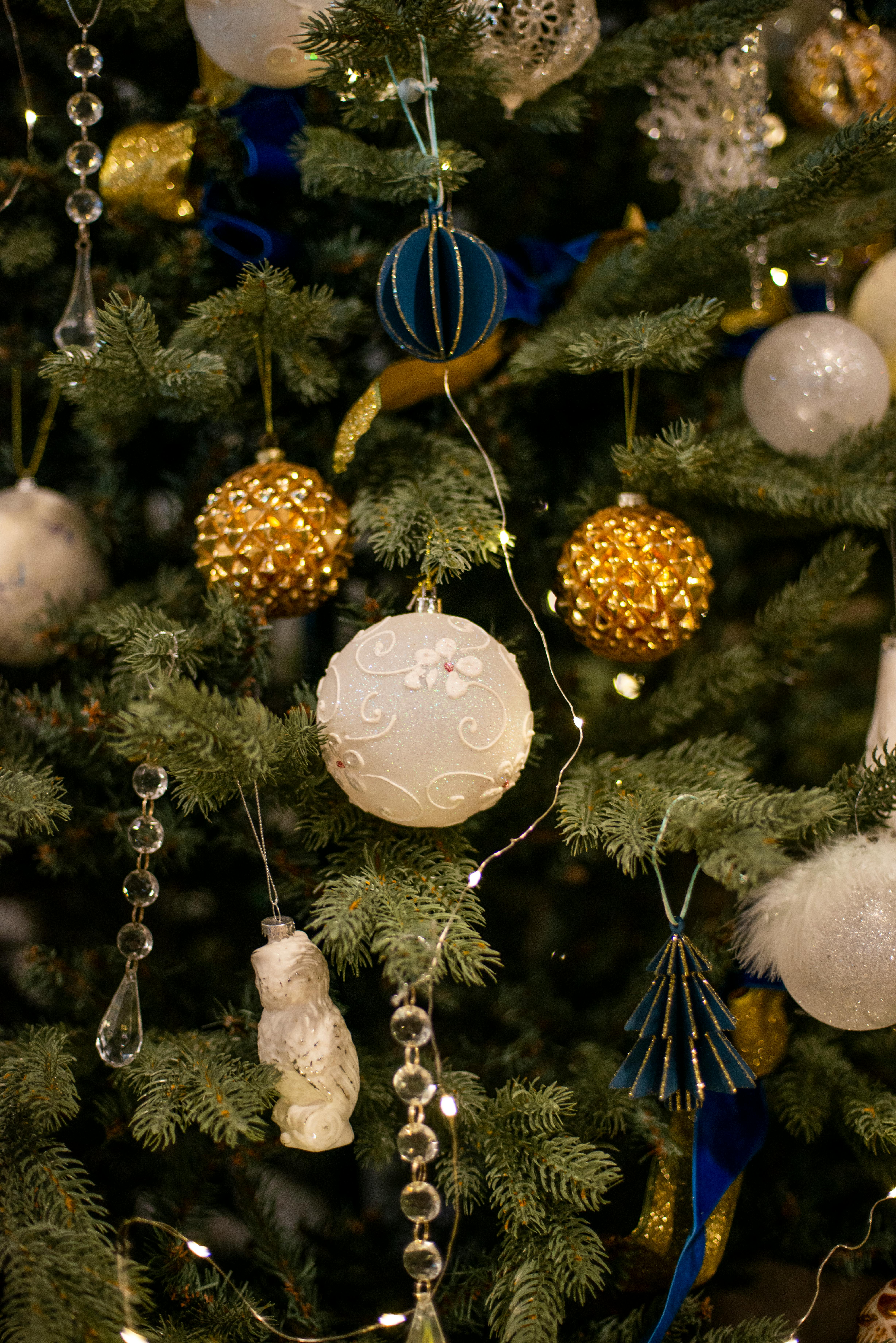 Close-up of Ornaments and Lights on a Christmas Tree · Free Stock Photo