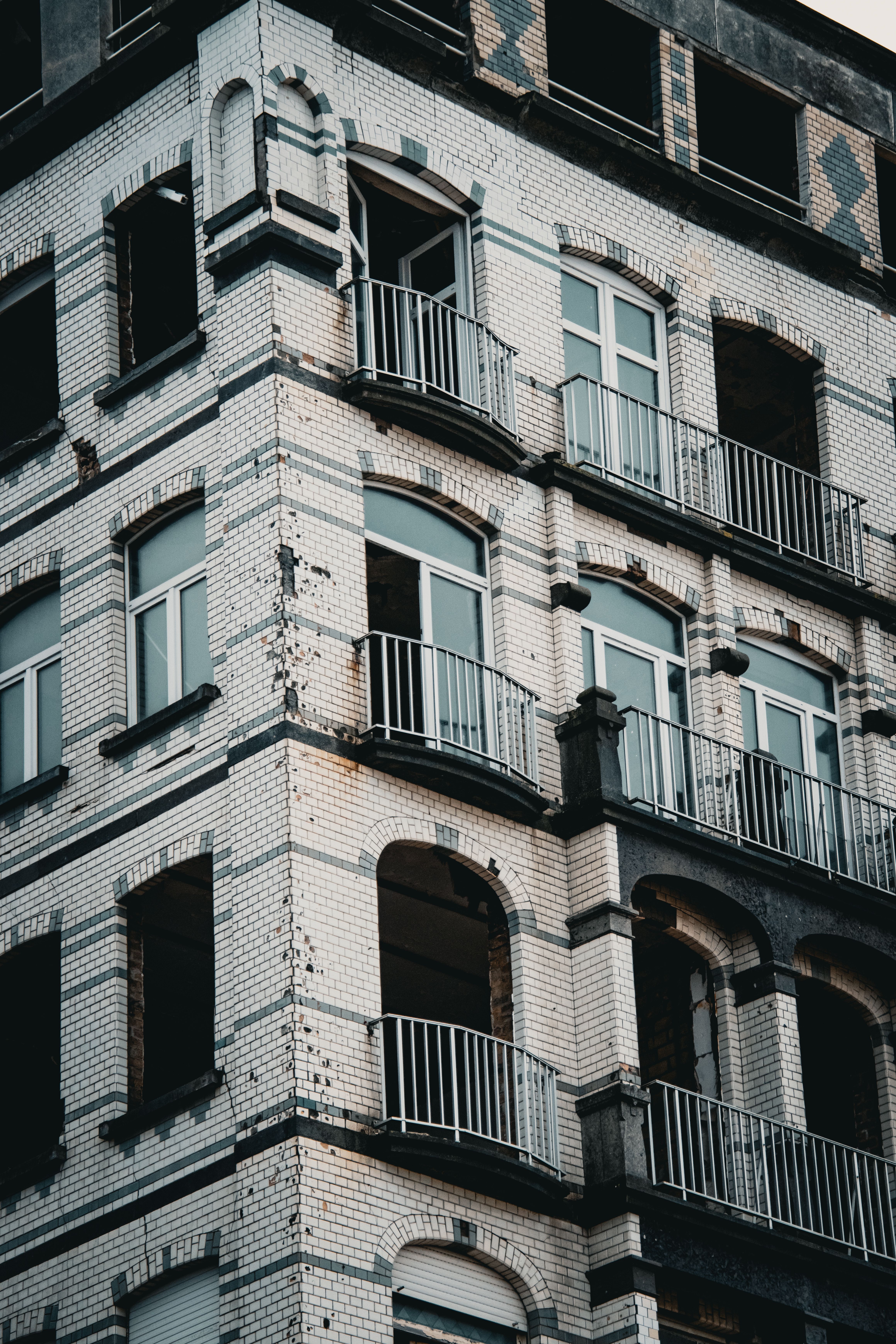 Corner of Residential Building · Free Stock Photo