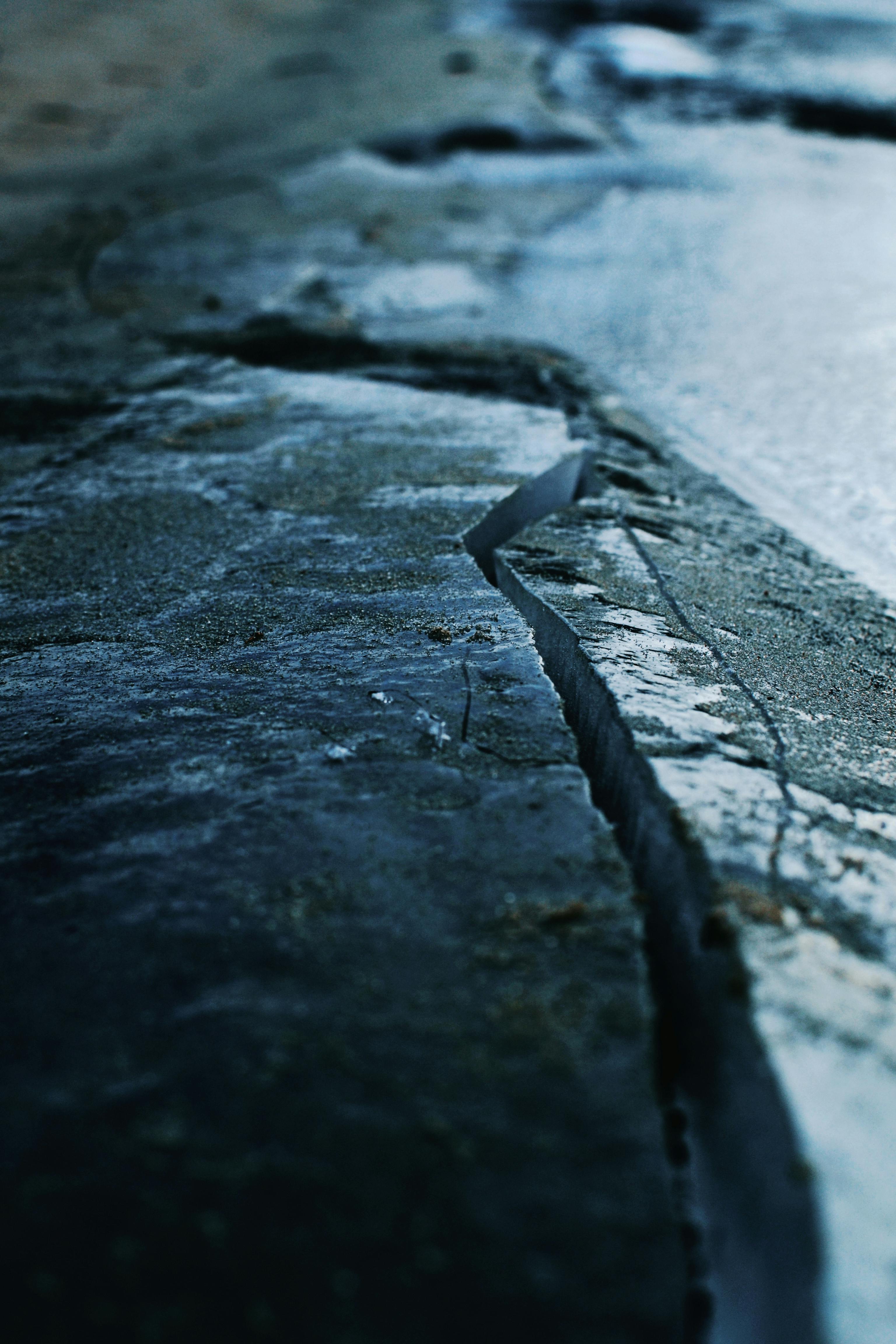 Close-up of the Cracks in the Ice · Free Stock Photo