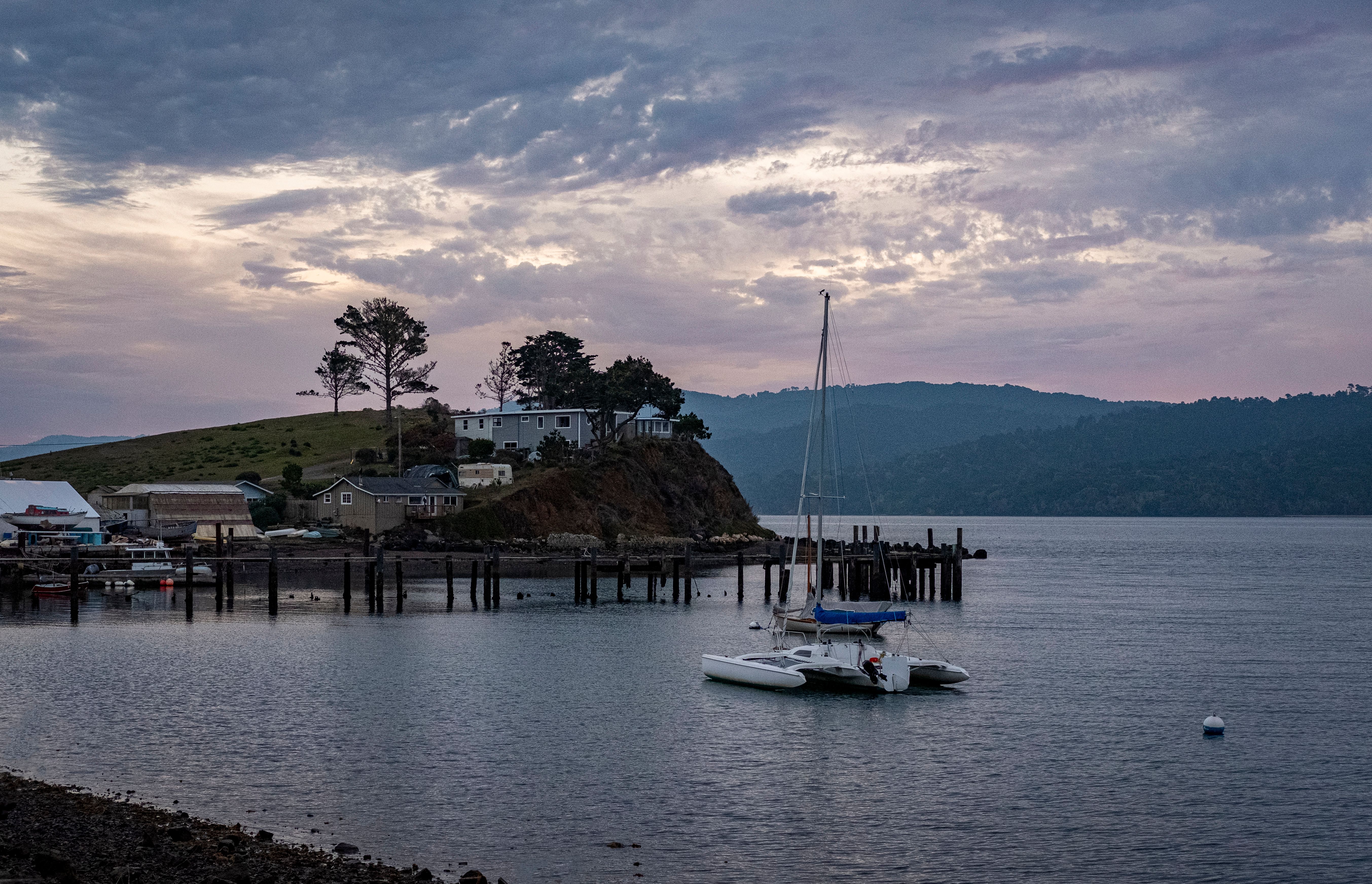Boat Near Pier on Lake · Free Stock Photo