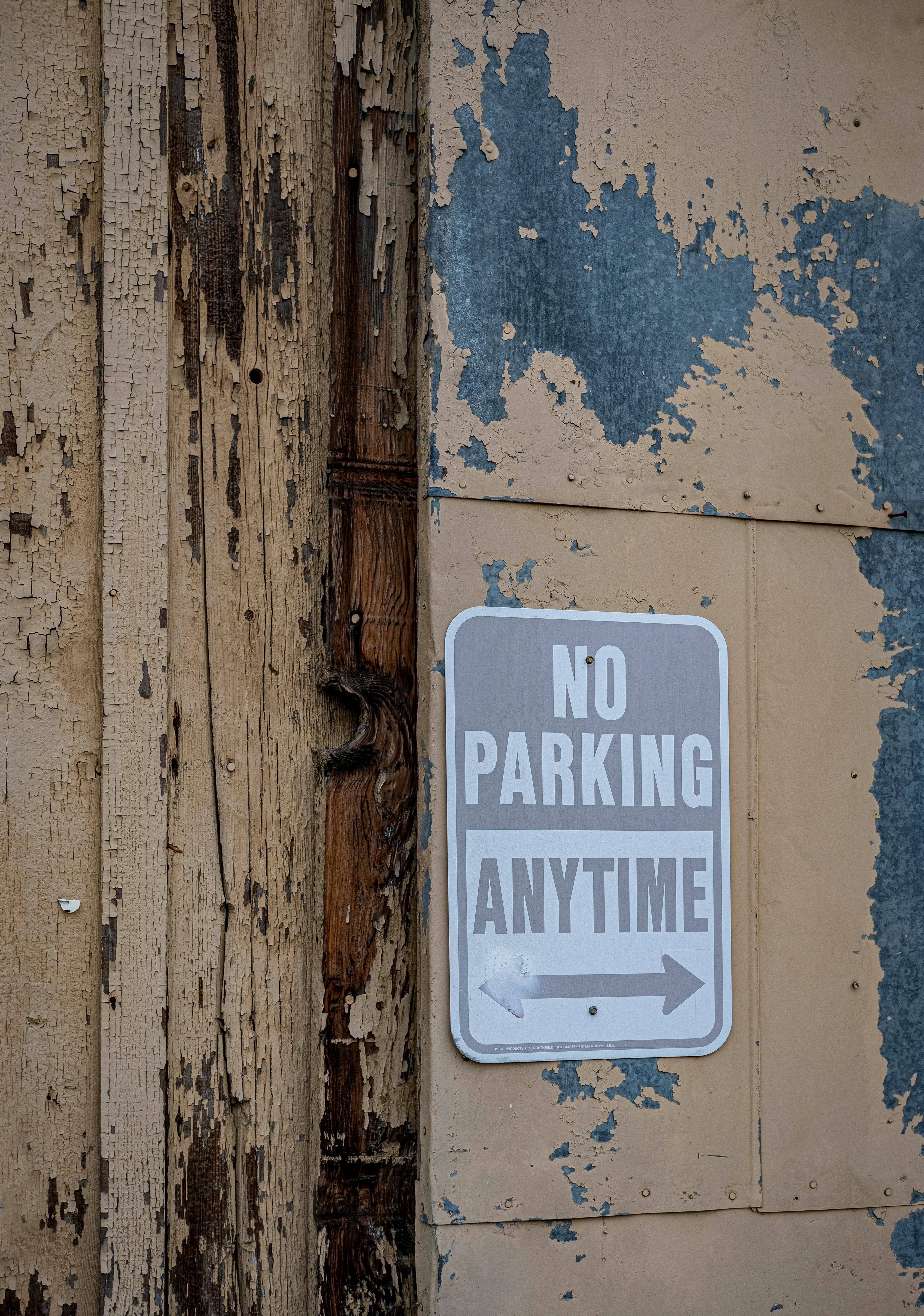 Sign on Decaying Wall · Free Stock Photo