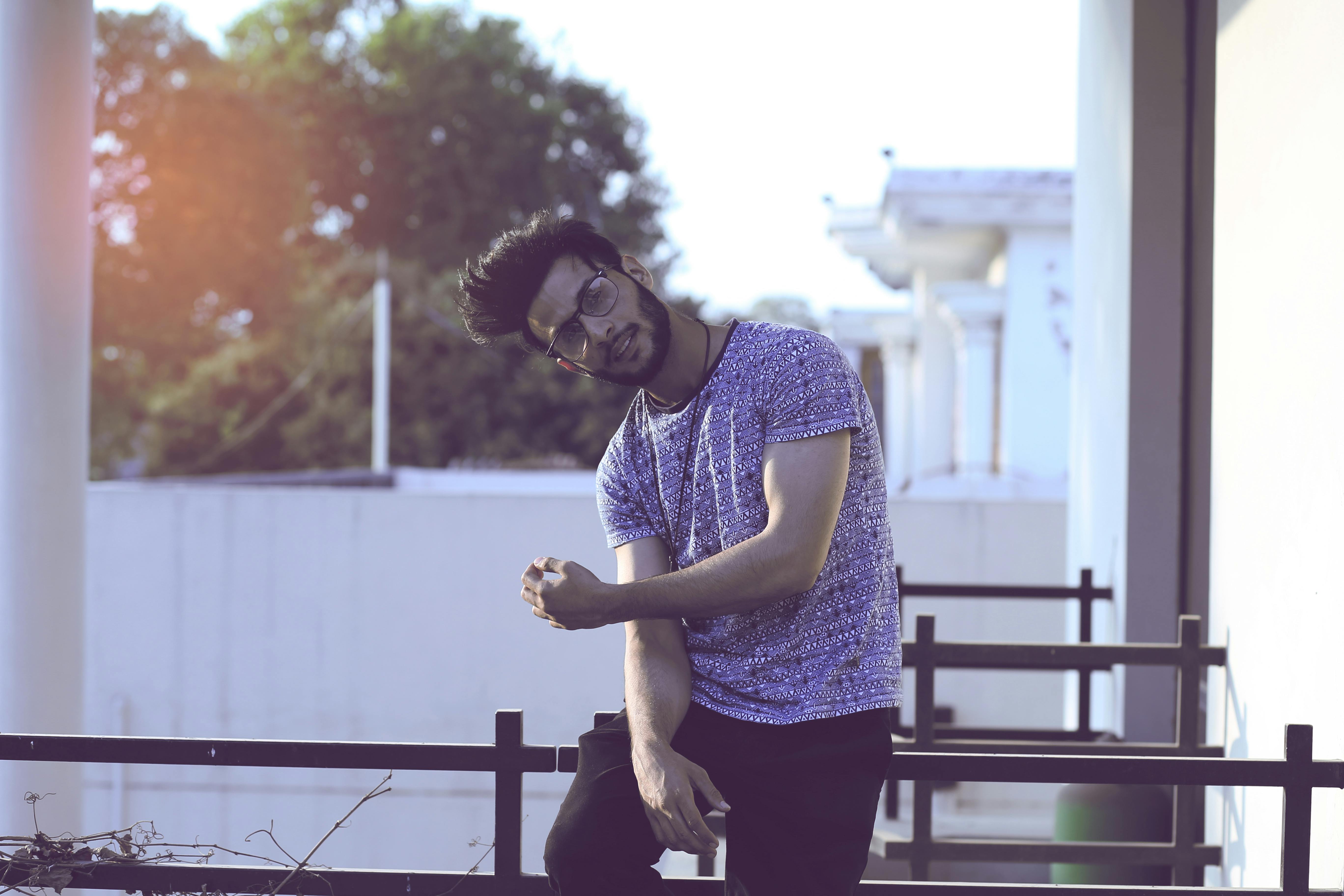 Hombre, Break Dance, En, Pasillo · Foto de stock gratuita