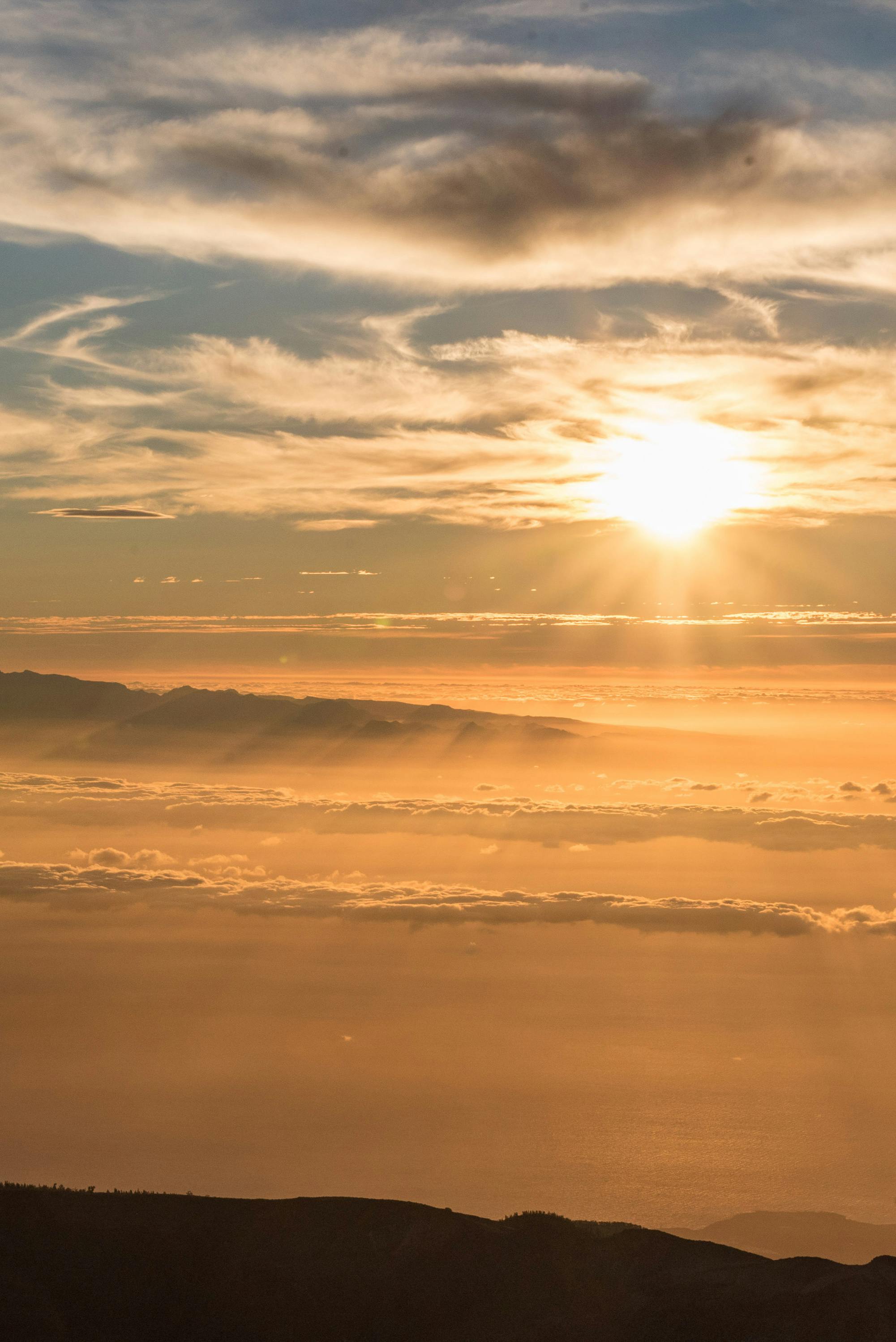 Pink Clouds i the Sky During Golden Hour · Free Stock Photo