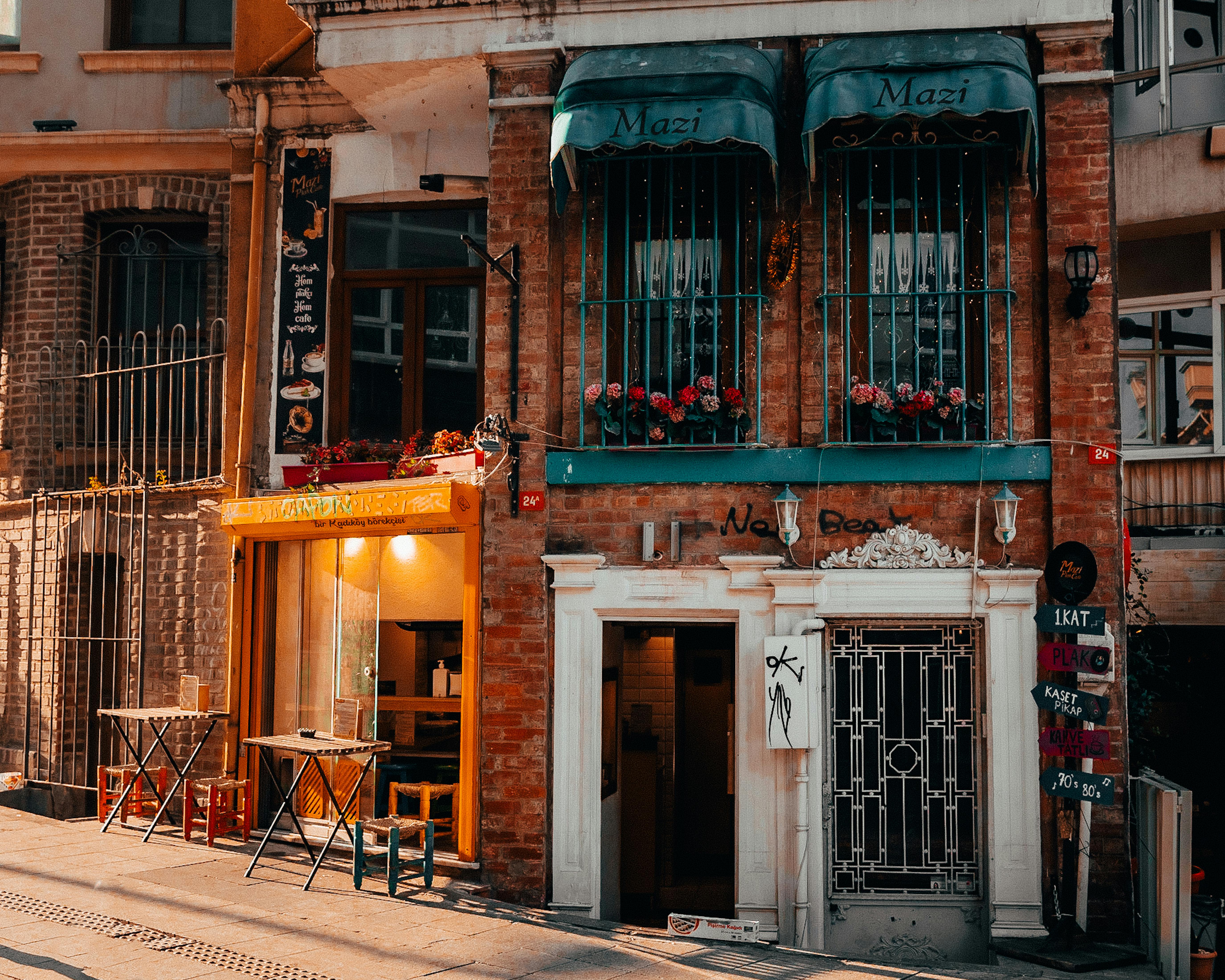 Empty Bars Photos, Download The BEST Free Empty Bars Stock Photos & HD ...