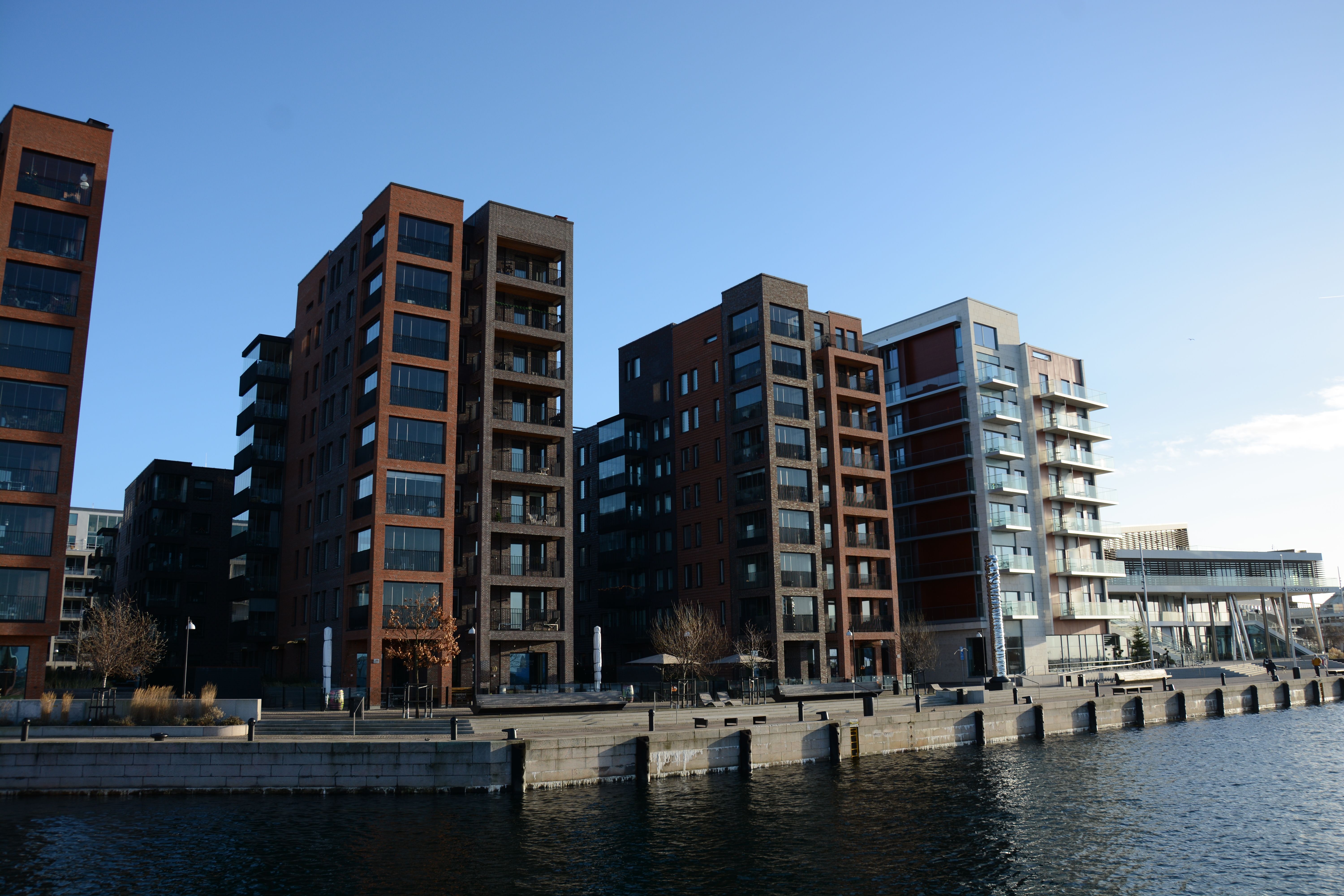 Clear Sky over Buildings and River in Town · Free Stock Photo