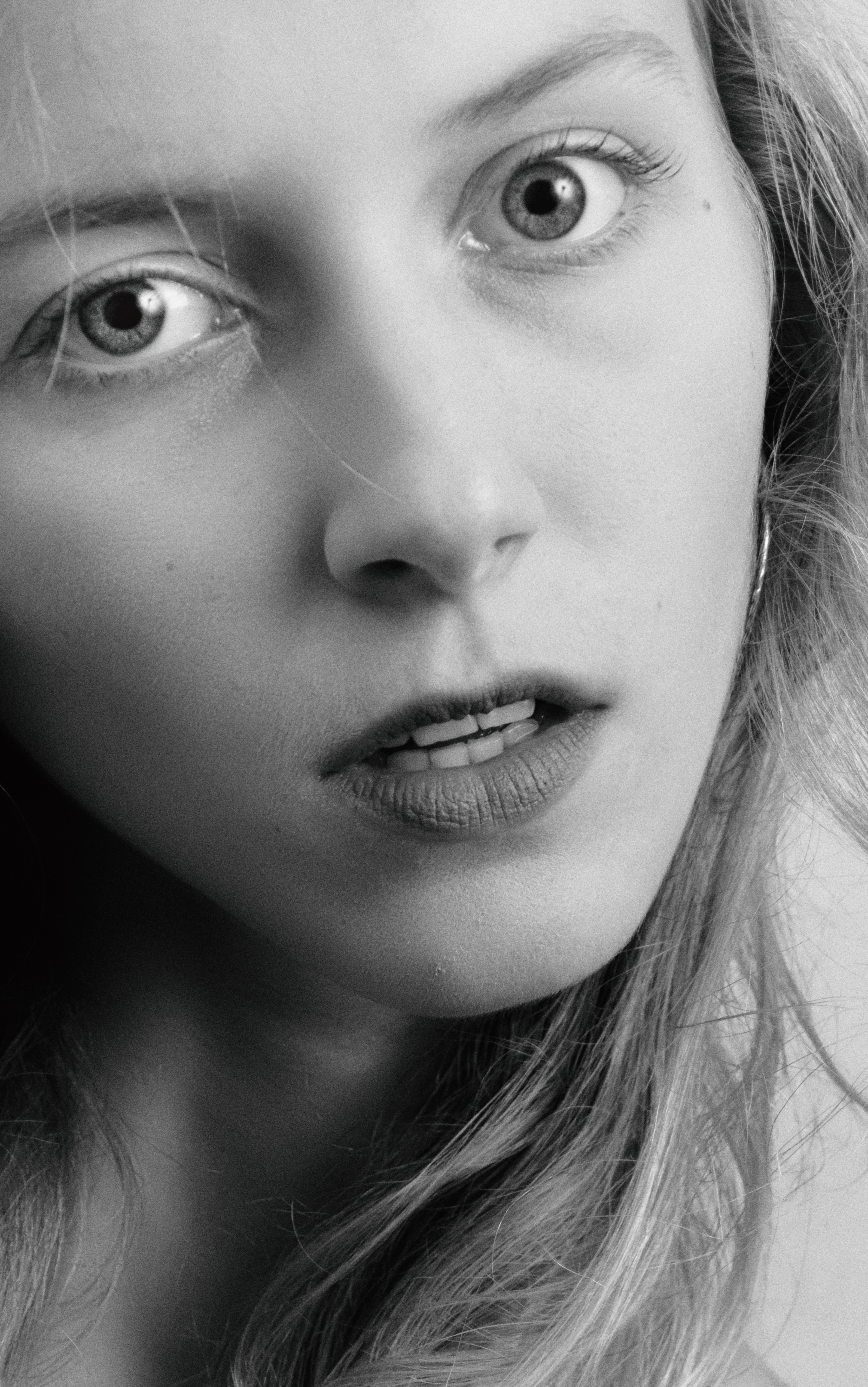 Grayscale Photo of a Woman's Face · meta.free_stock.photo
