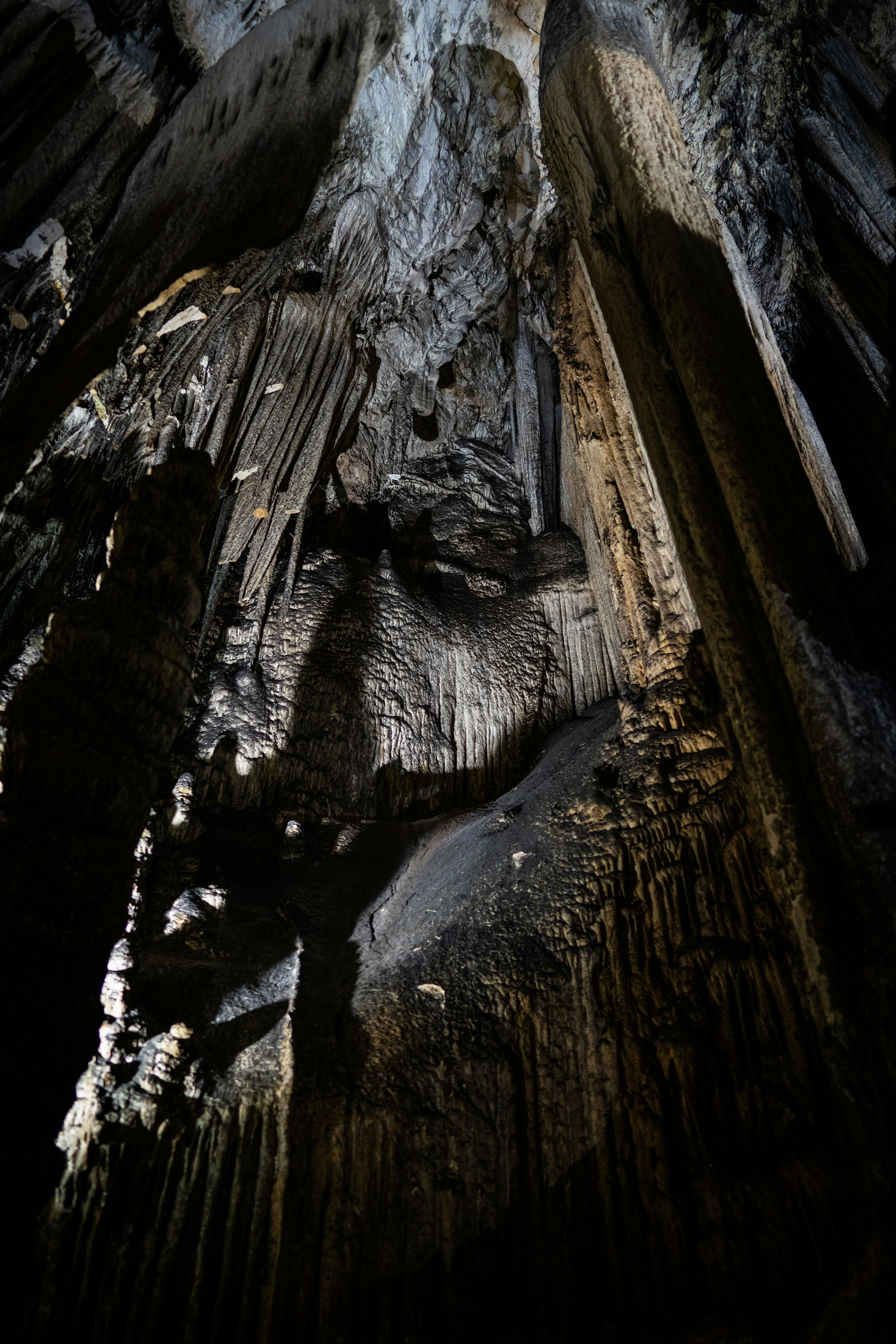 Rocks in Cave · Free Stock Photo