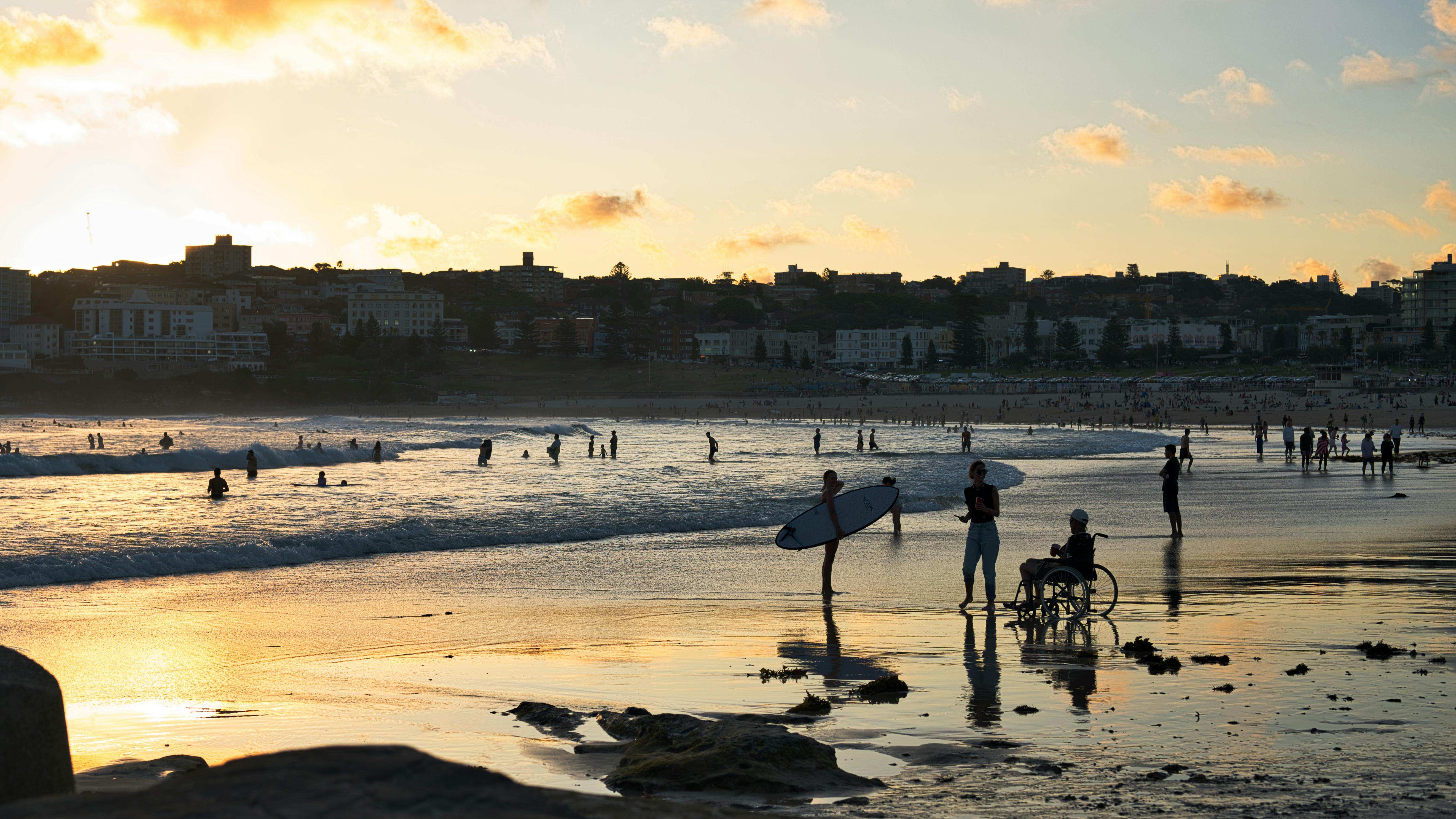 People on the Beach · Free Stock Photo