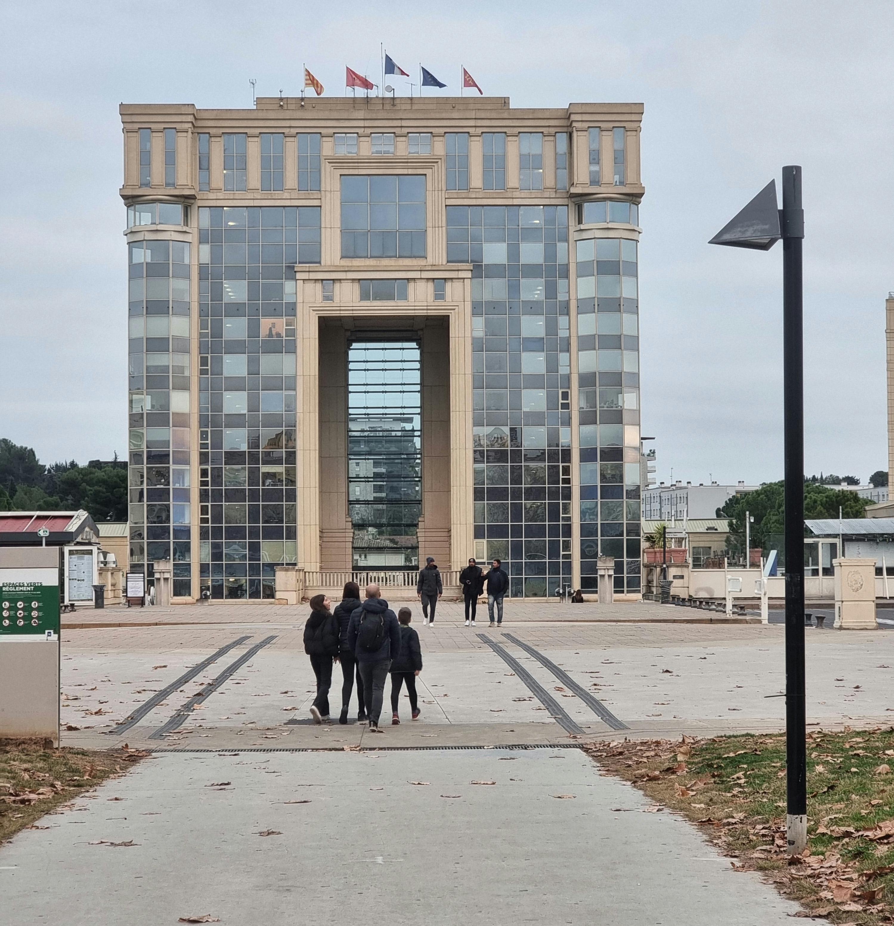 Arch Shaped Hotel Building · Free Stock Photo