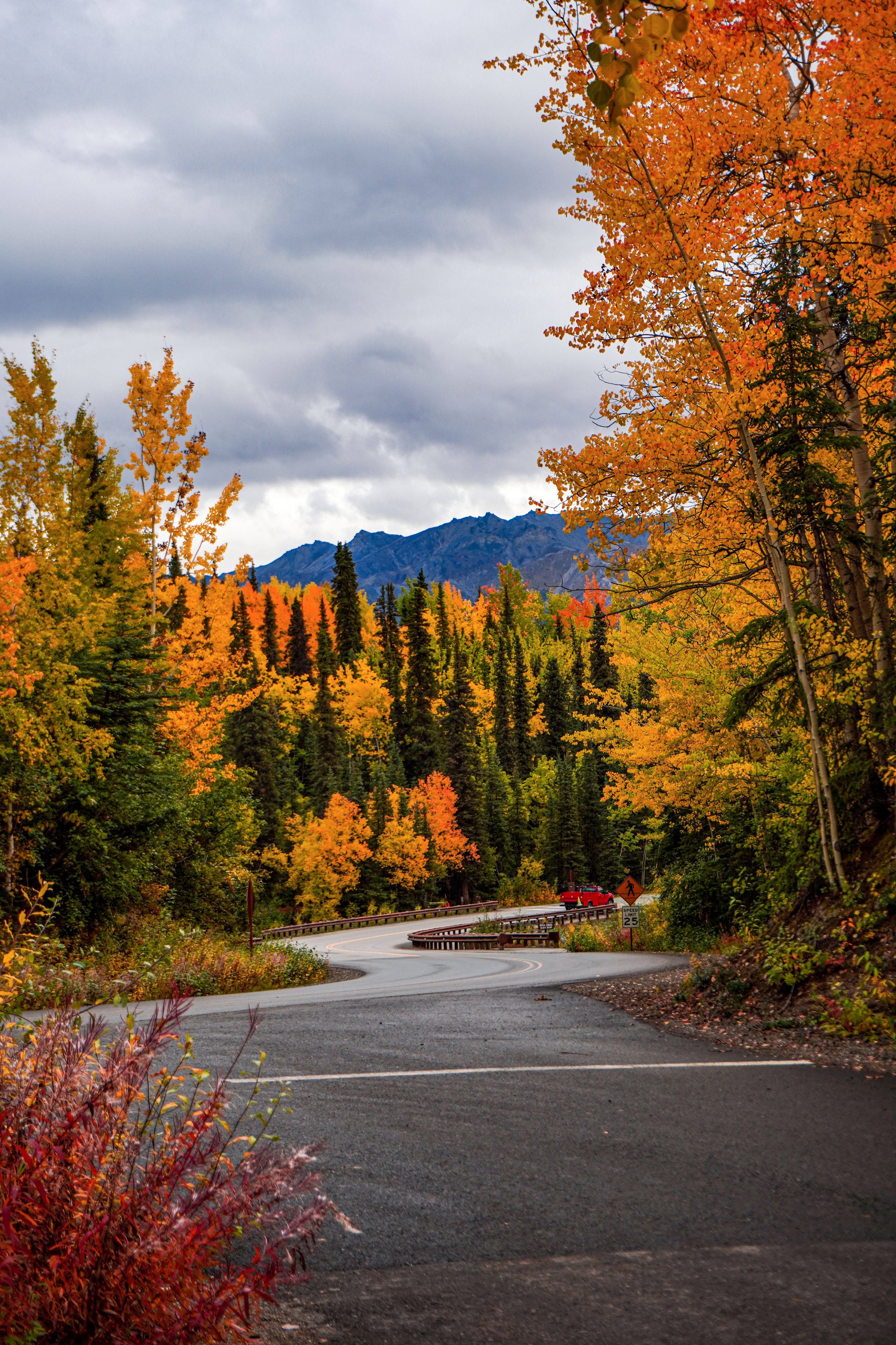 Curvy Road Ahead Background Photos, Download The BEST Free Curvy Road ...
