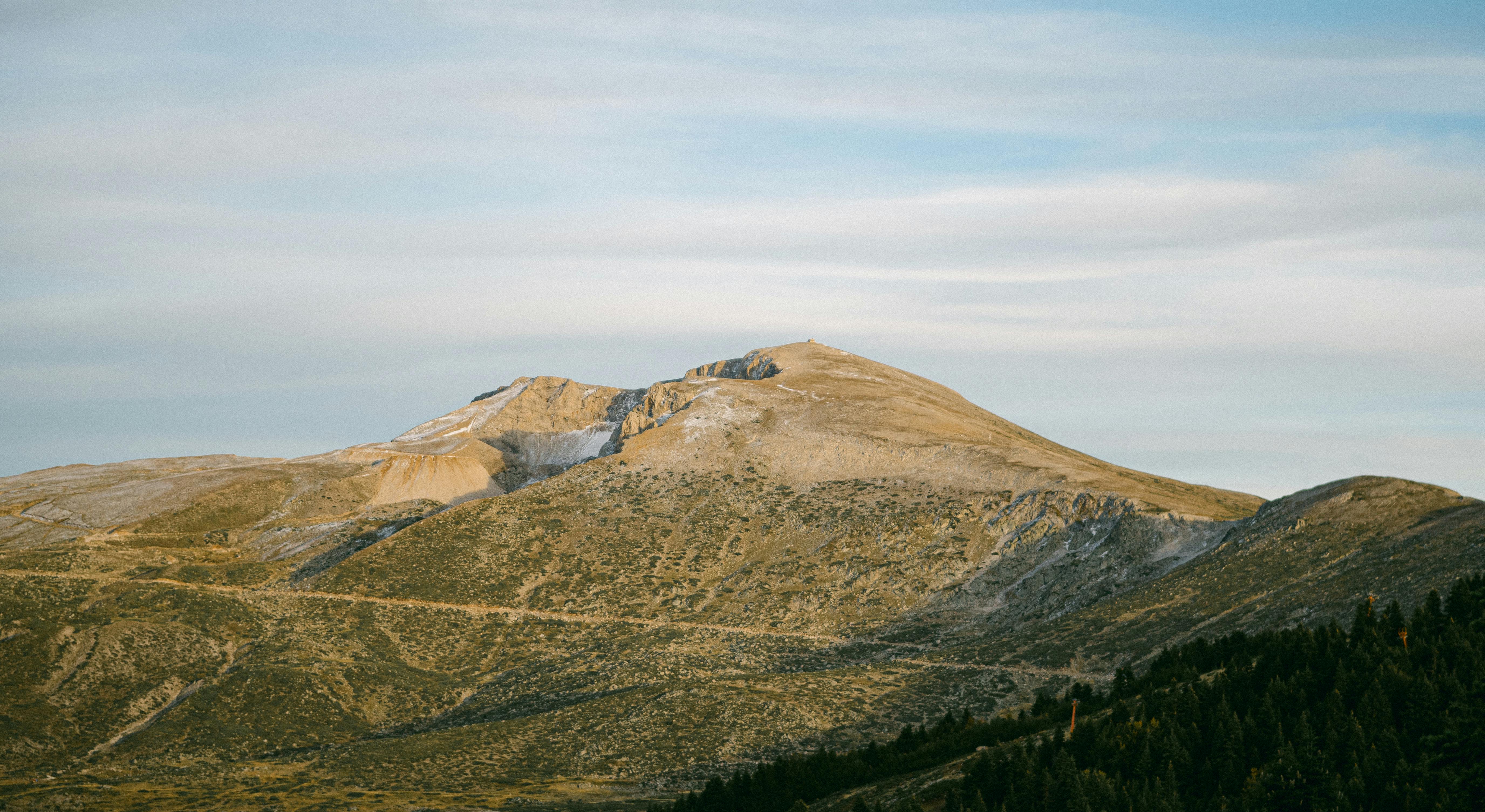 Barren Mountain Peaks · Free Stock Photo