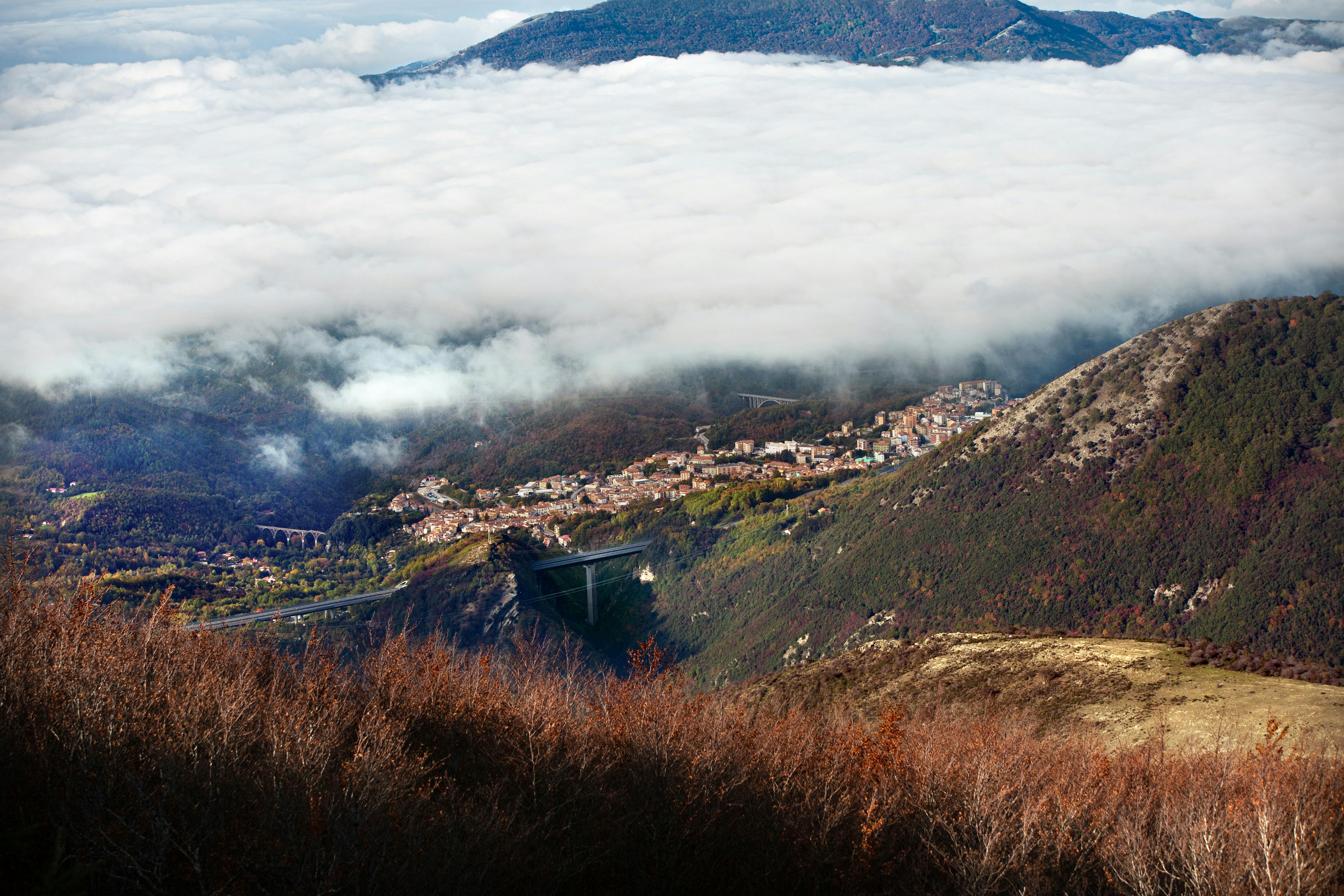 Clouds in Valley · Free Stock Photo