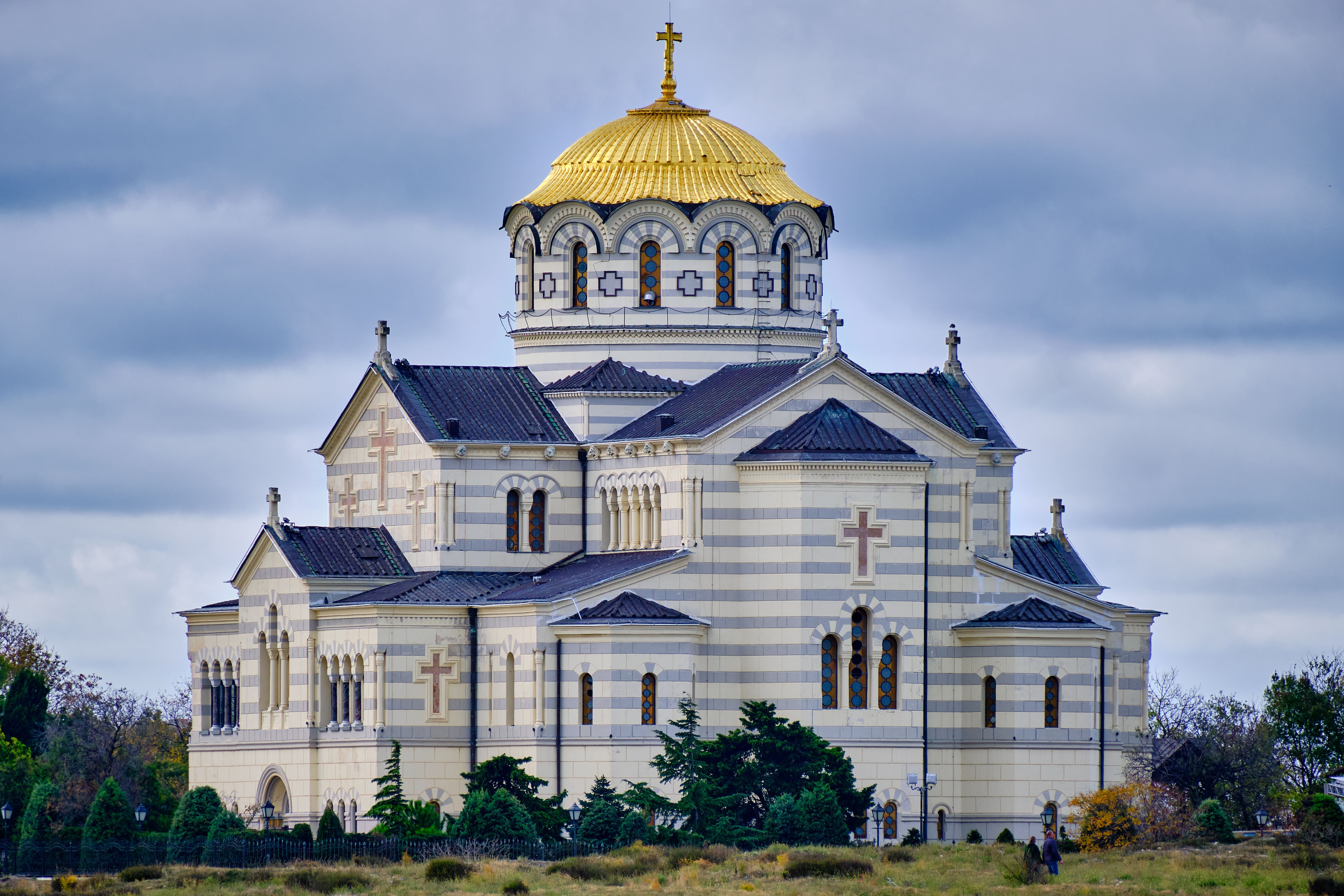 Beautiful Church with Golden Dome · Free Stock Photo