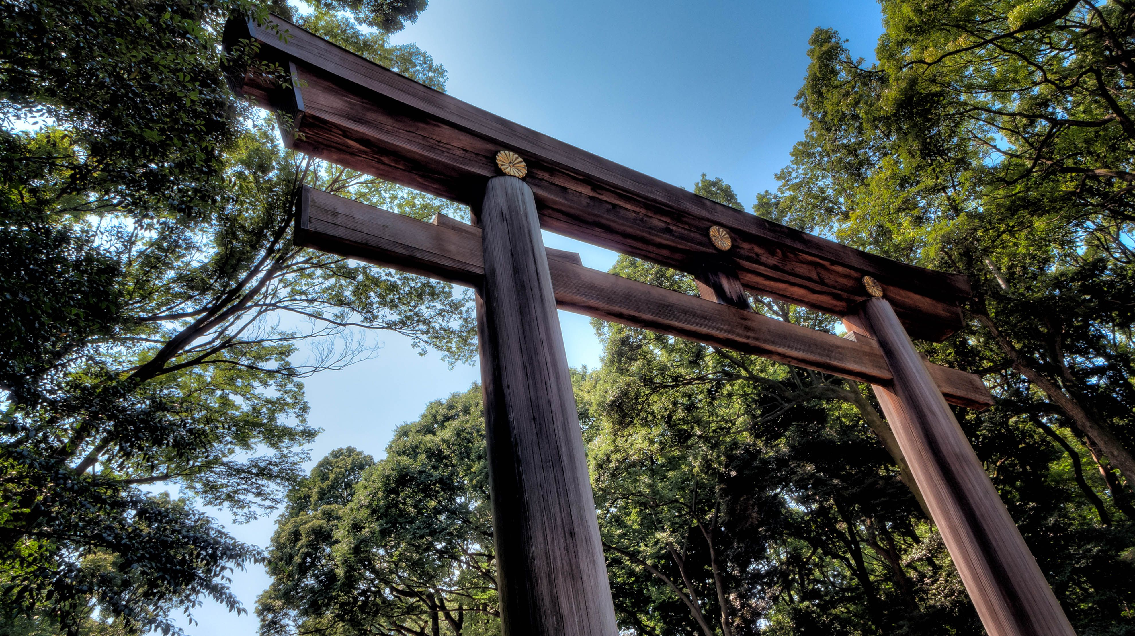Brown Wooden Temple Stand during Daytime · Free Stock Photo