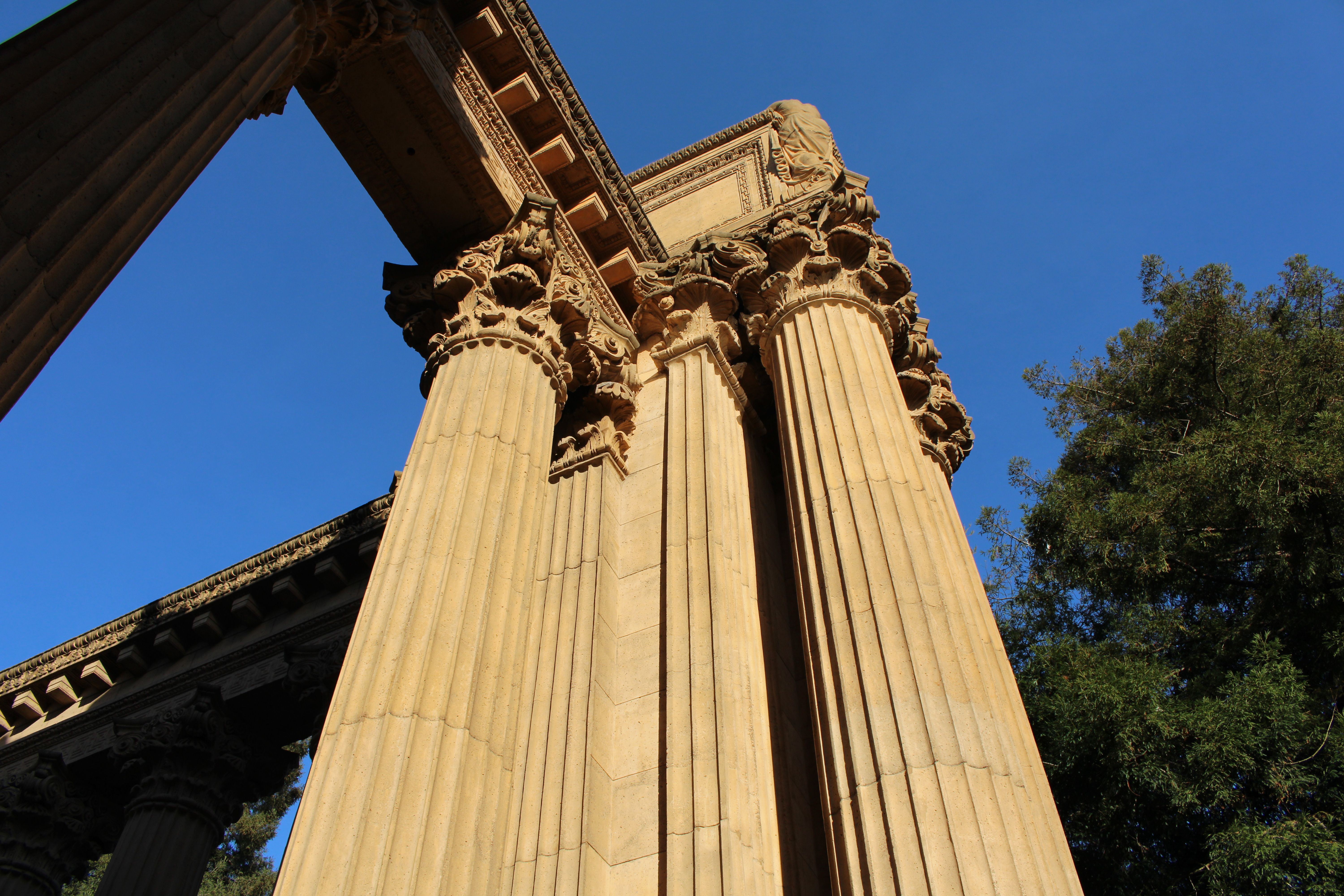 Neoclassical Architecture with Corinthian Columns · Free Stock Photo
