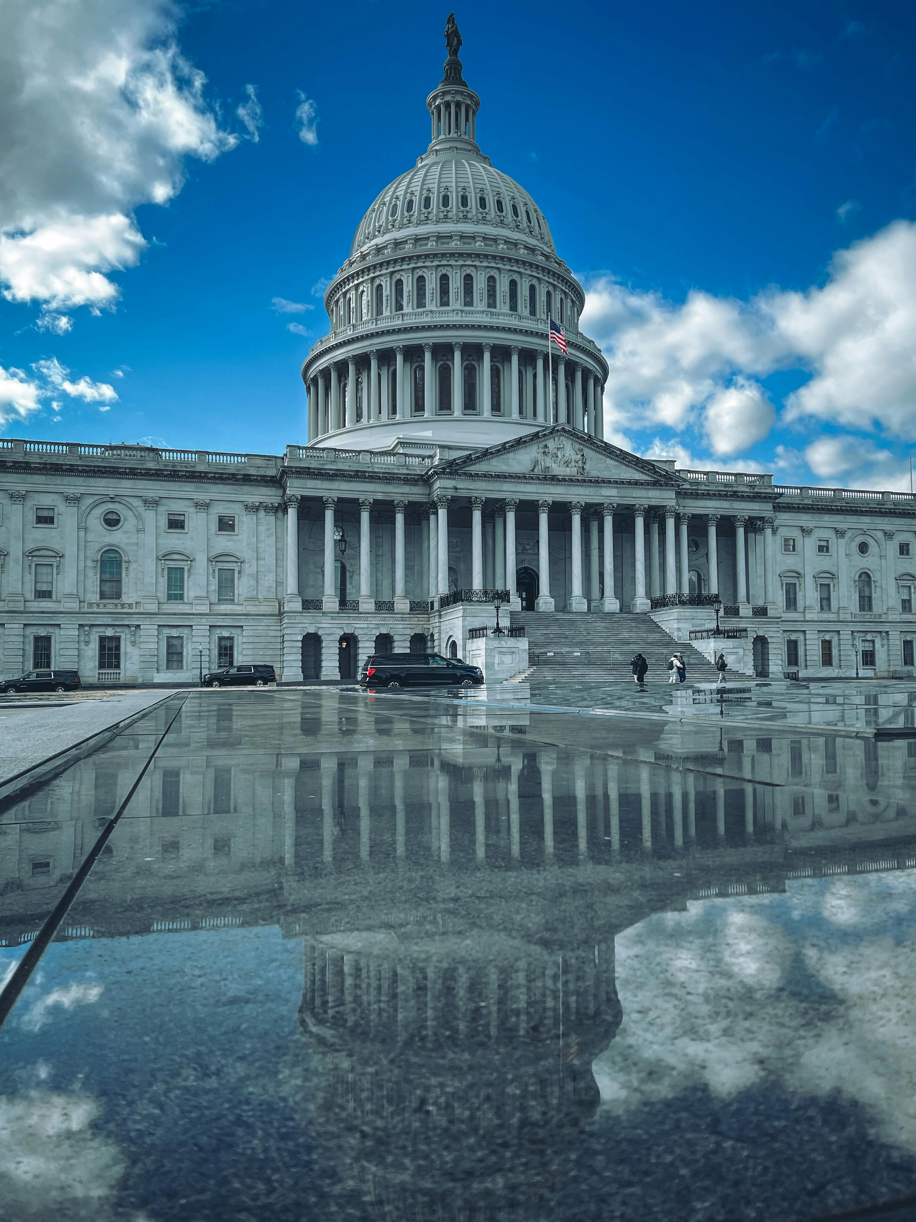 United States Capitol Building Under the Sky · Free Stock Photo