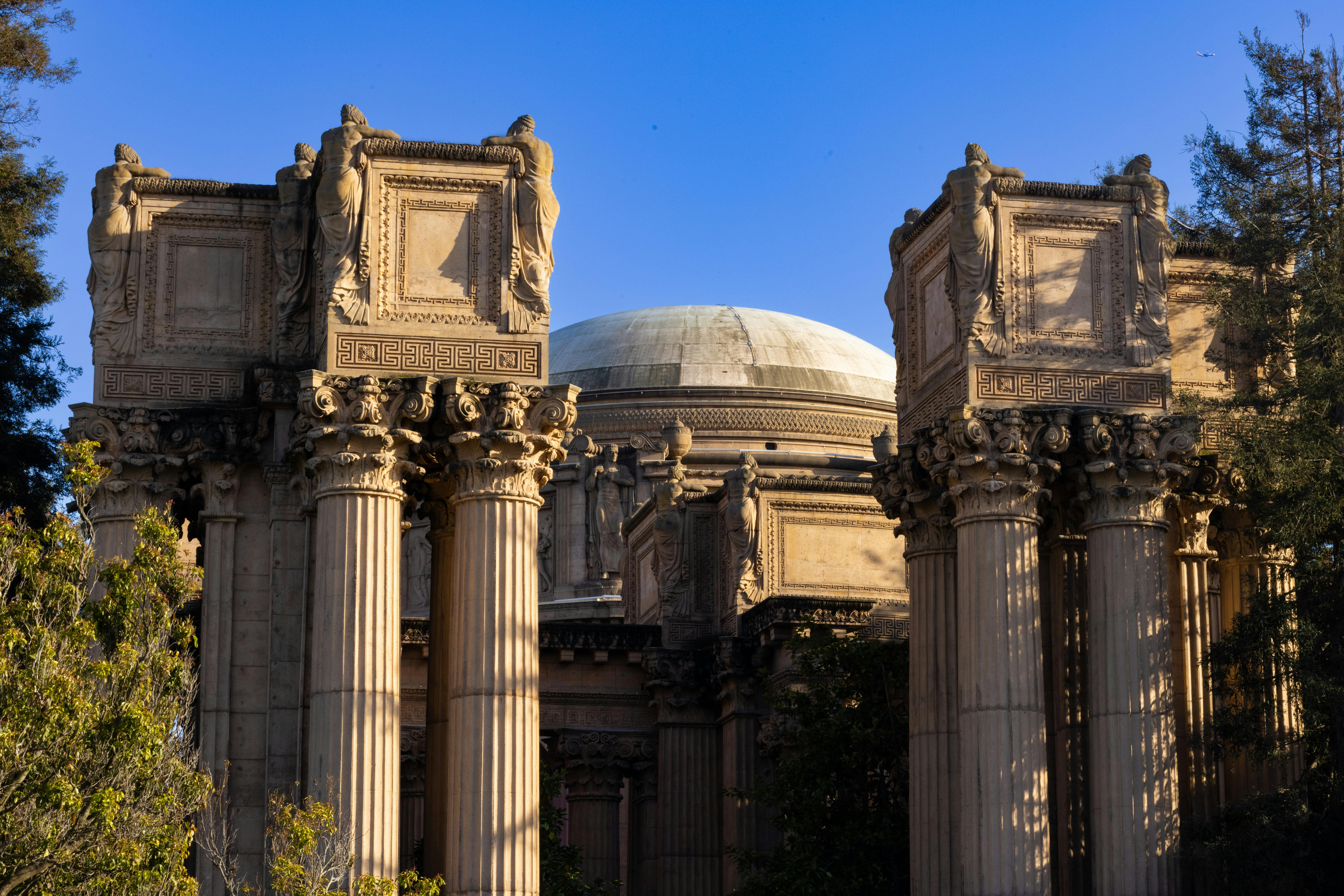 Neoclassical Architecture with Corinthian Columns · Free Stock Photo