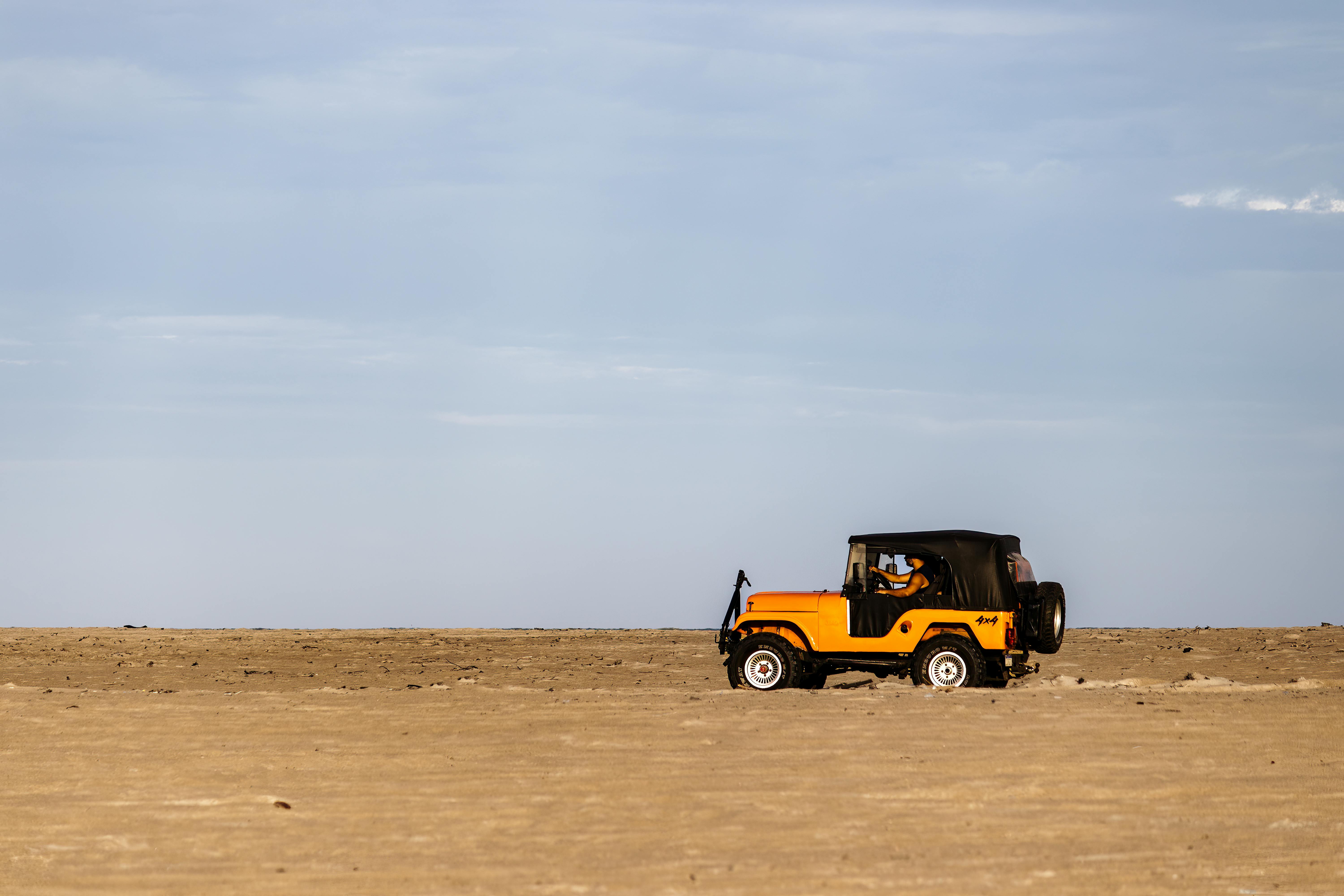 Jeep Parked by Lake · Free Stock Photo