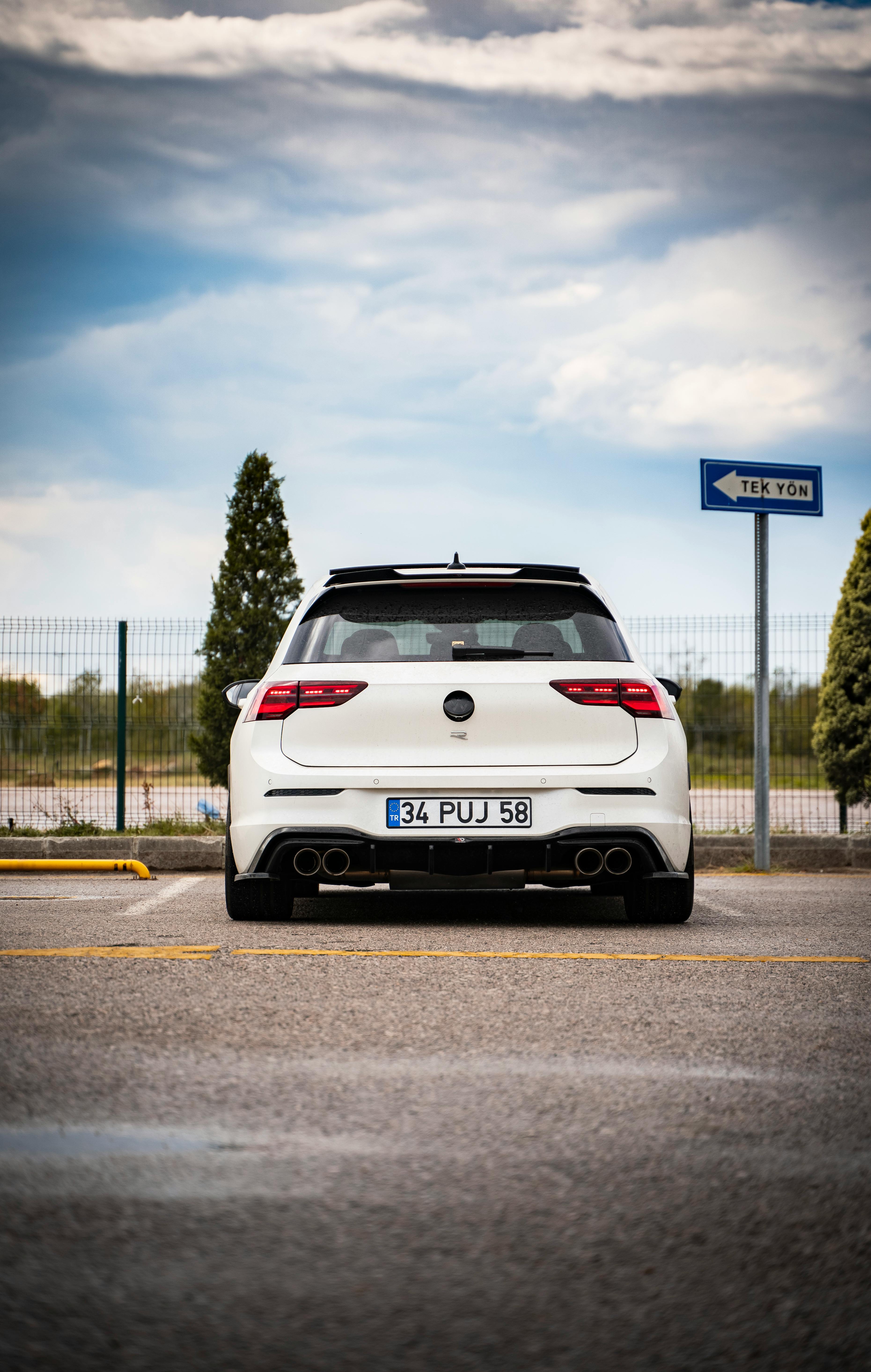 Back View of Modern Car · Free Stock Photo