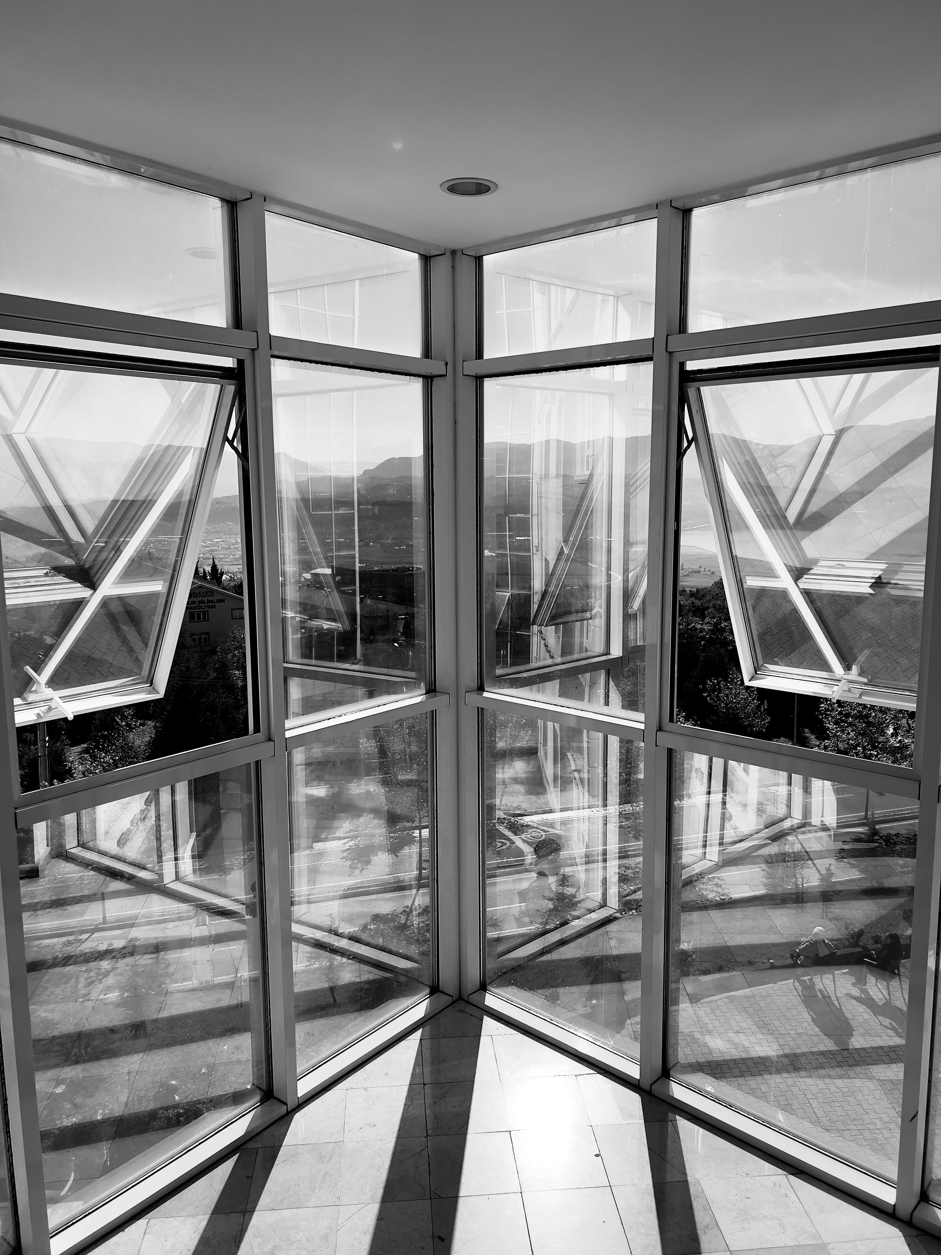 Clear Shiny Windows · Free Stock Photo