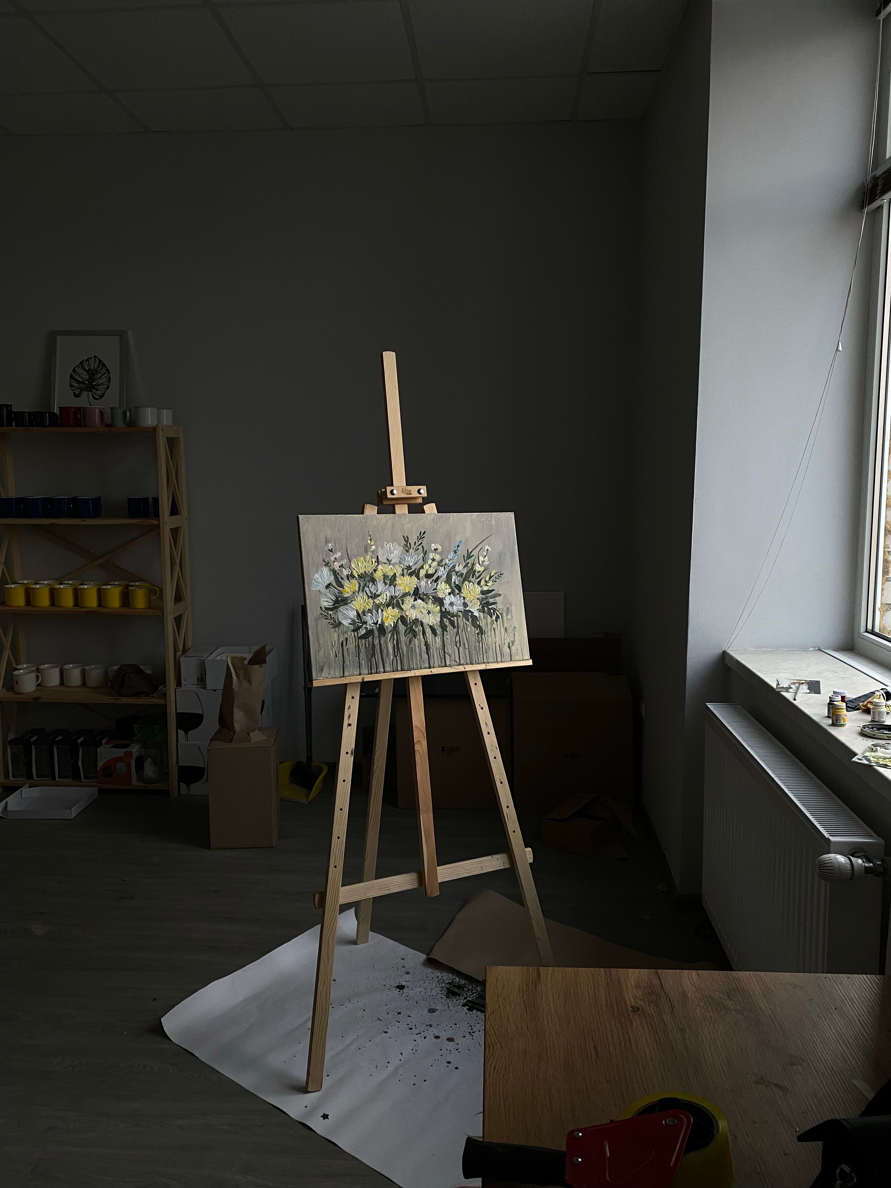Easel With Poster Photos, Download Free Easel With Poster Stock Photos ...