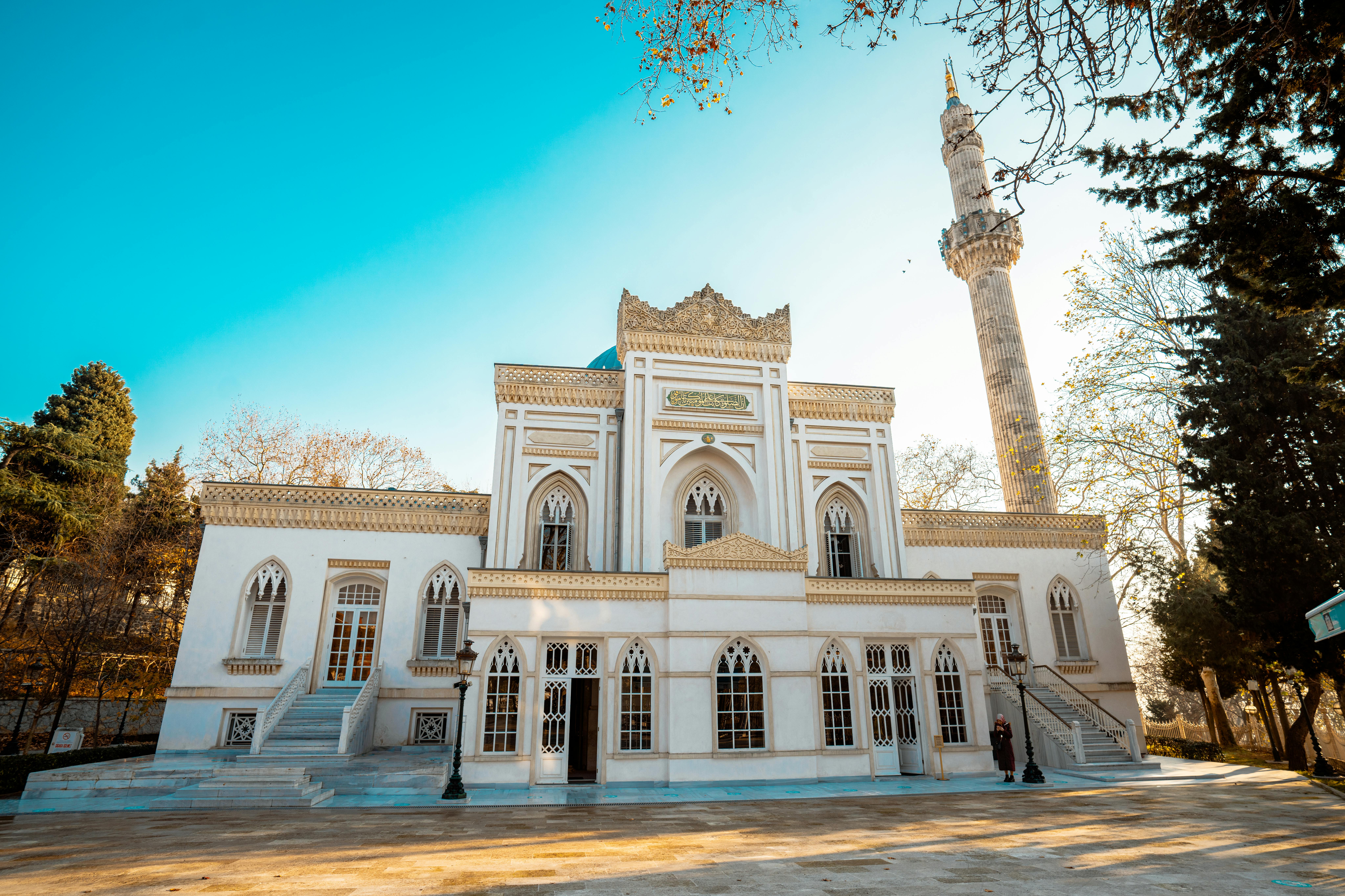 Facade of a Mosque Building · Free Stock Photo