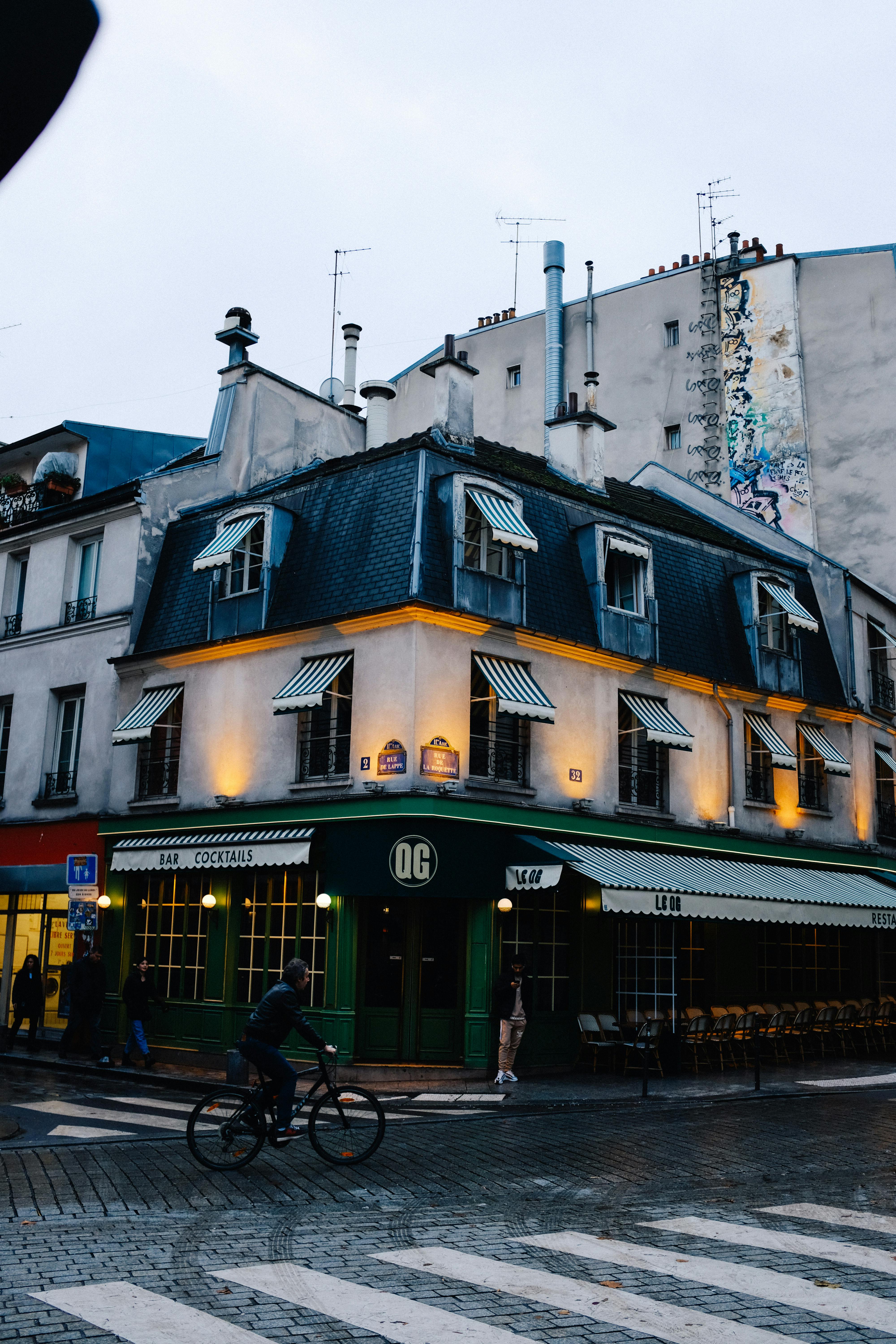 Bar on the Corner of the Street in City · Free Stock Photo