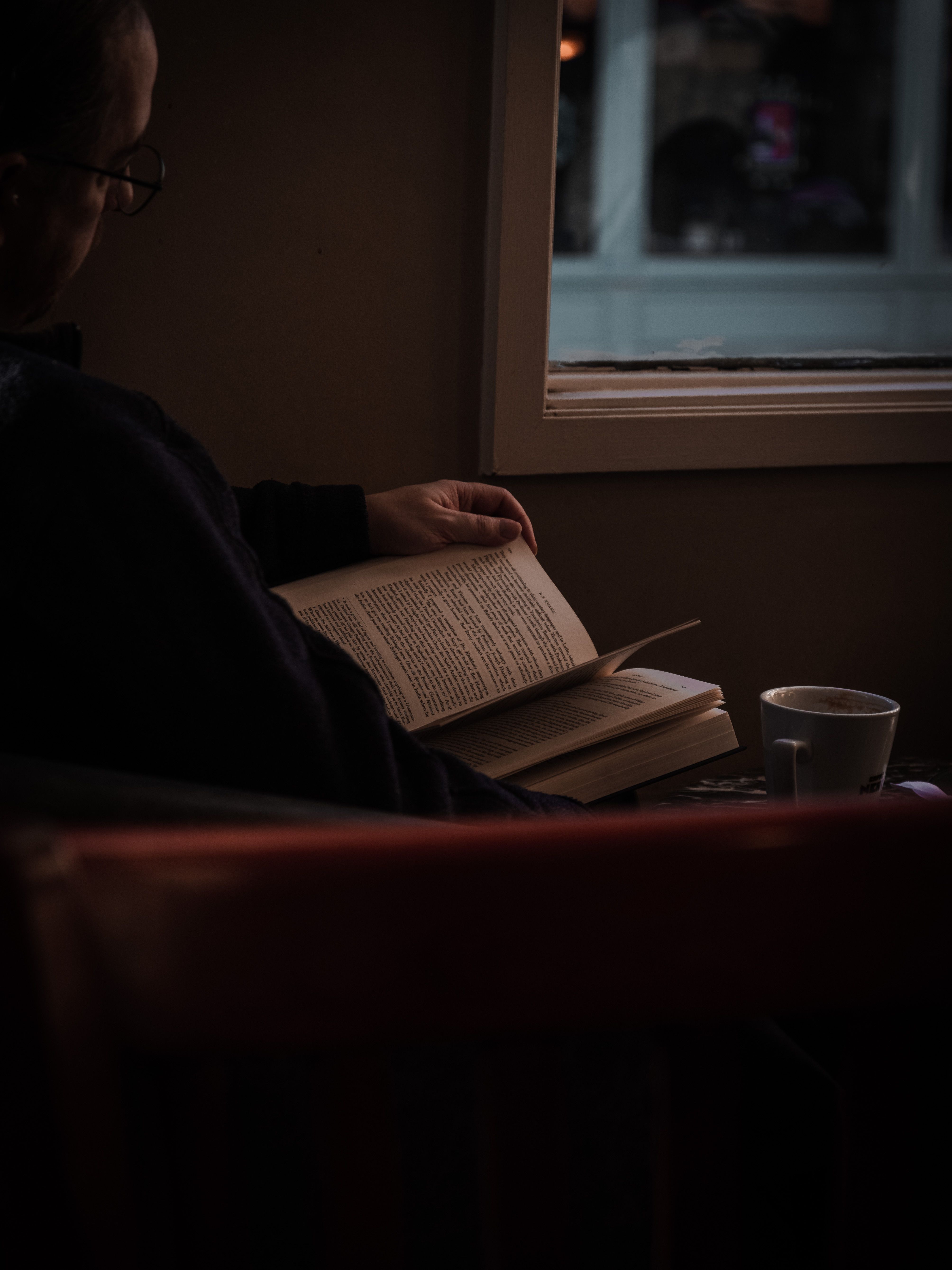 Reading Book In Dark Photos, Download The BEST Free Reading Book In ...