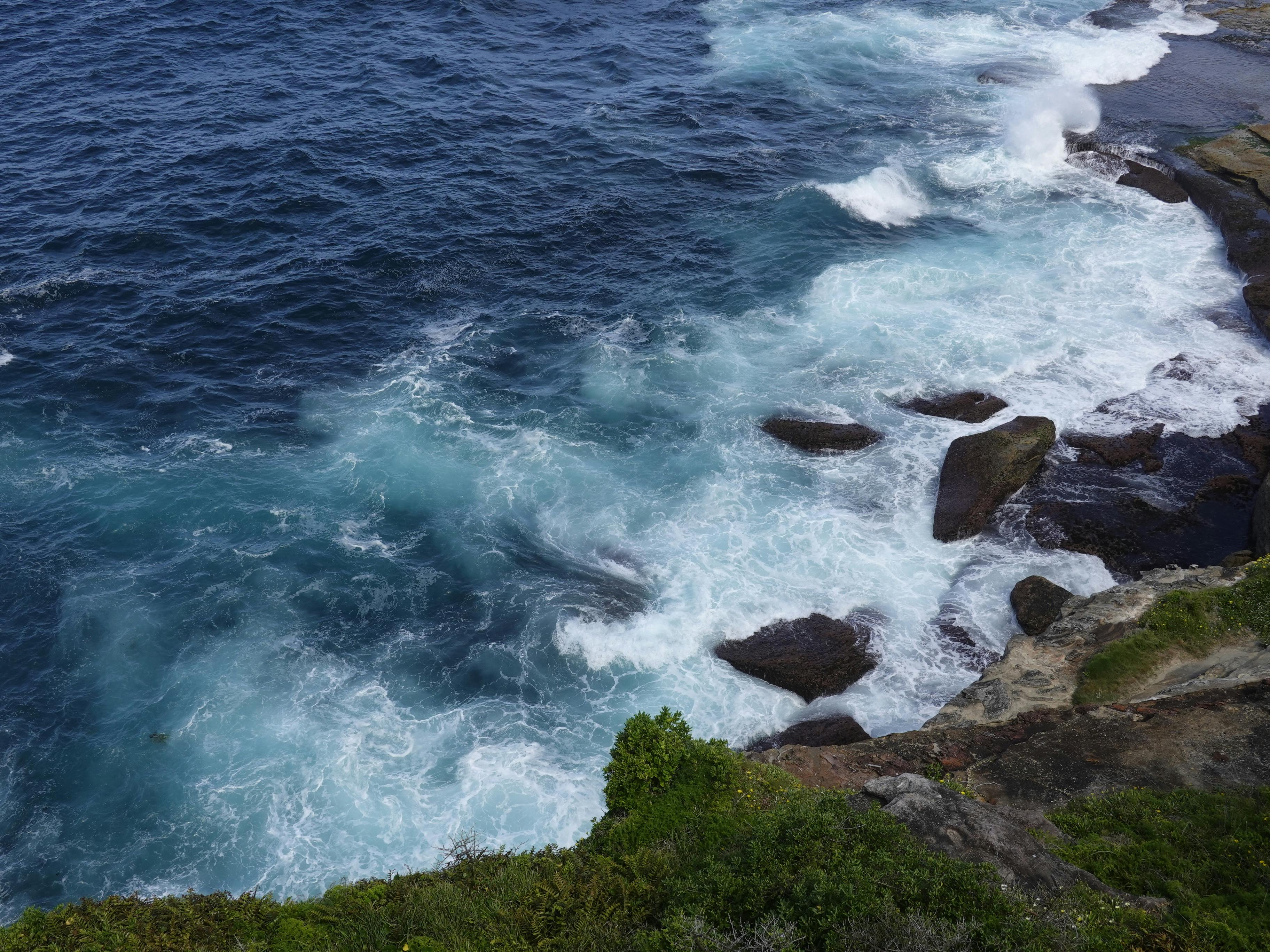 Sea under a Cliff · Free Stock Photo