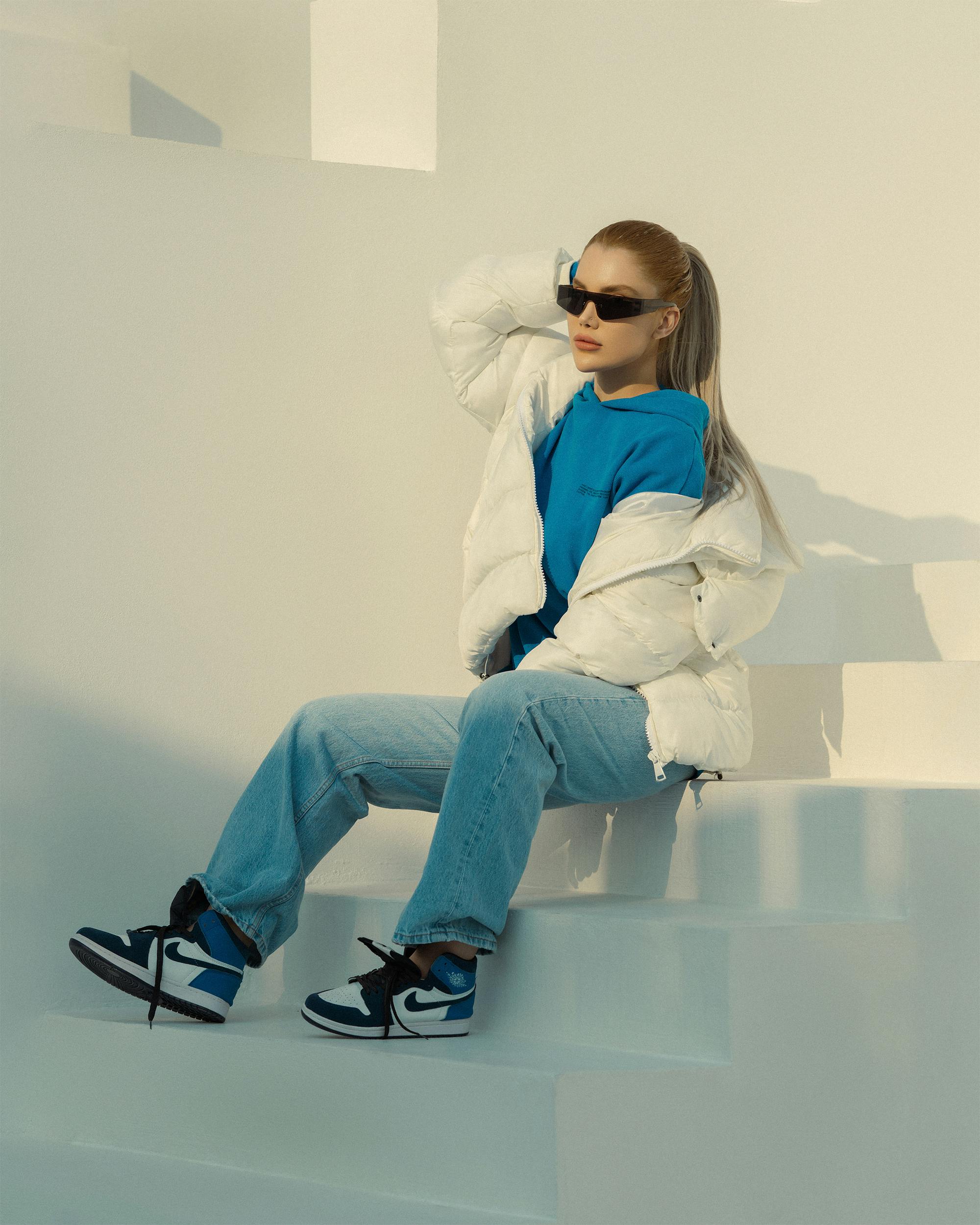 Sitting On Steps Photos, Download The BEST Free Sitting On Steps Stock ...