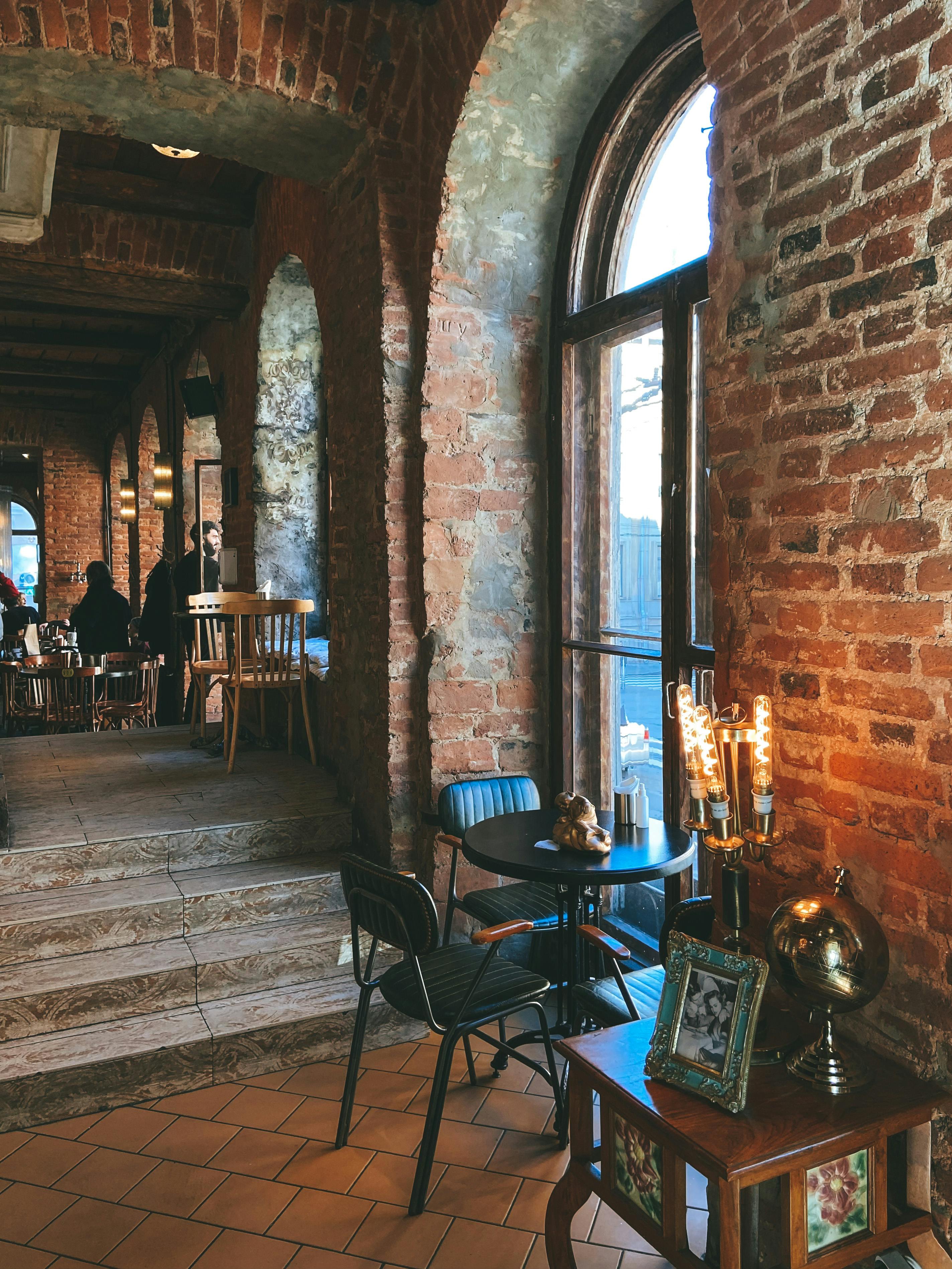 Foto profissional gratuita de abajur, arquitetura, assento, através da ...