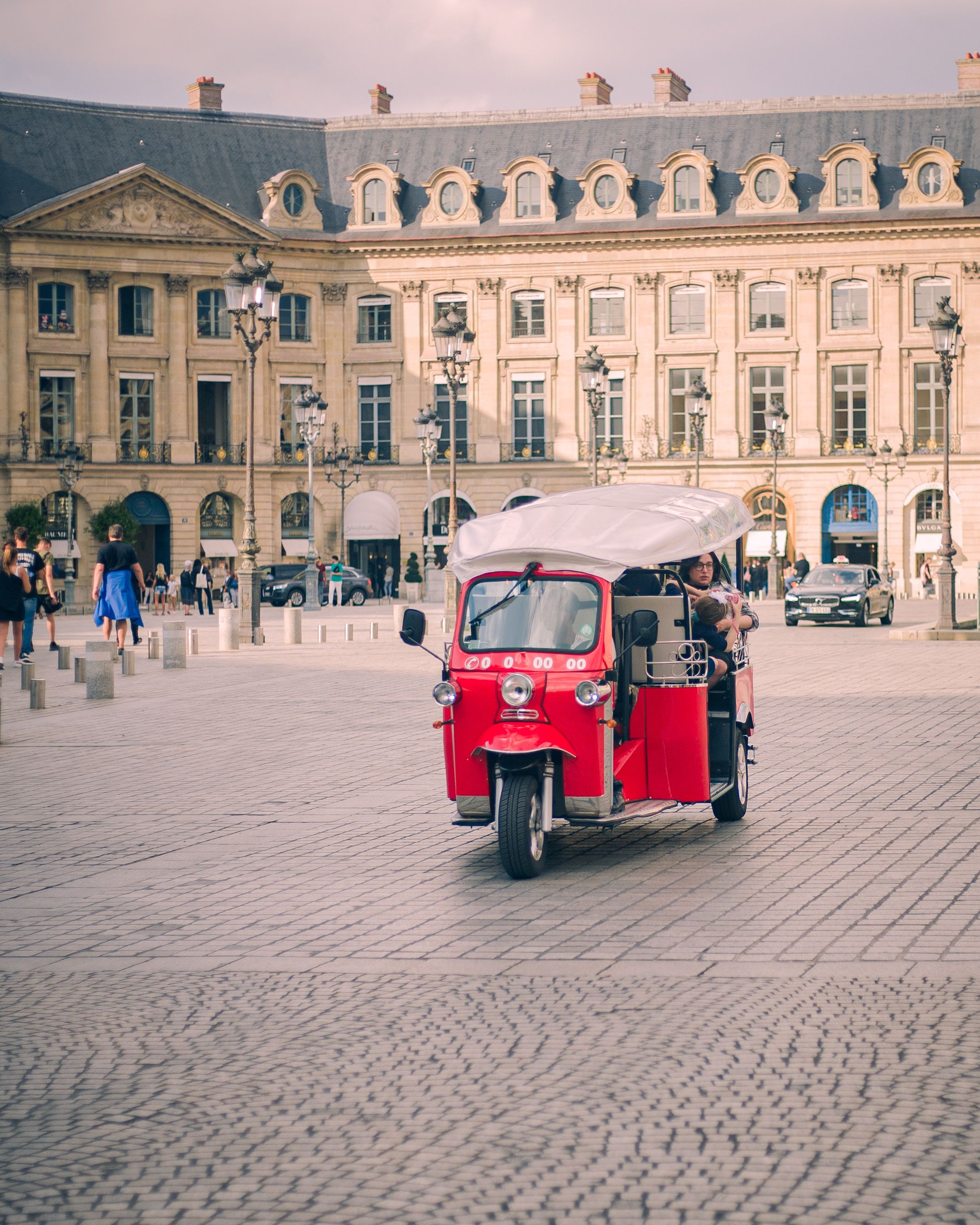 Rickshaw on Square in City Center · Free Stock Photo