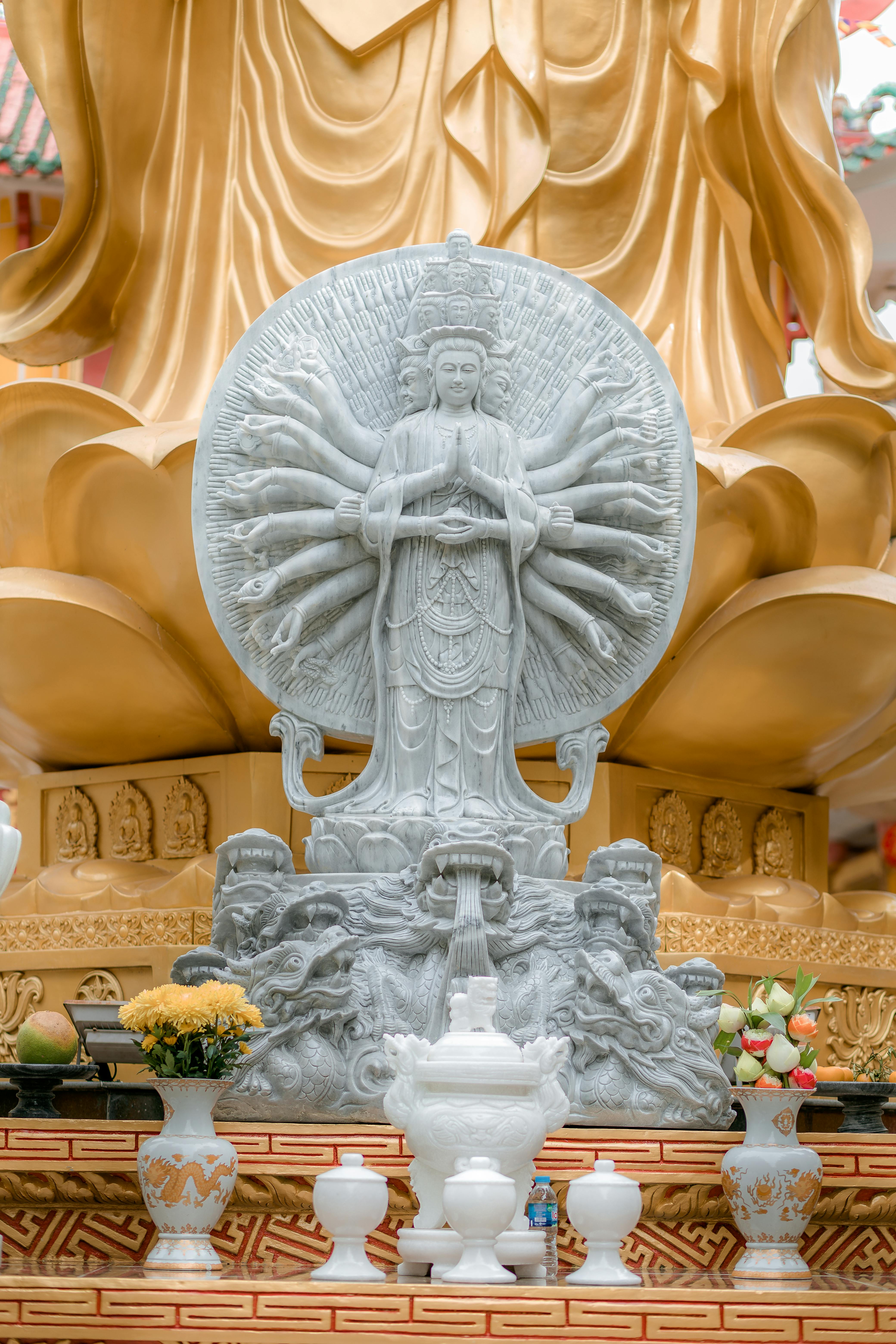 Sculpture of Ancient God · Free Stock Photo