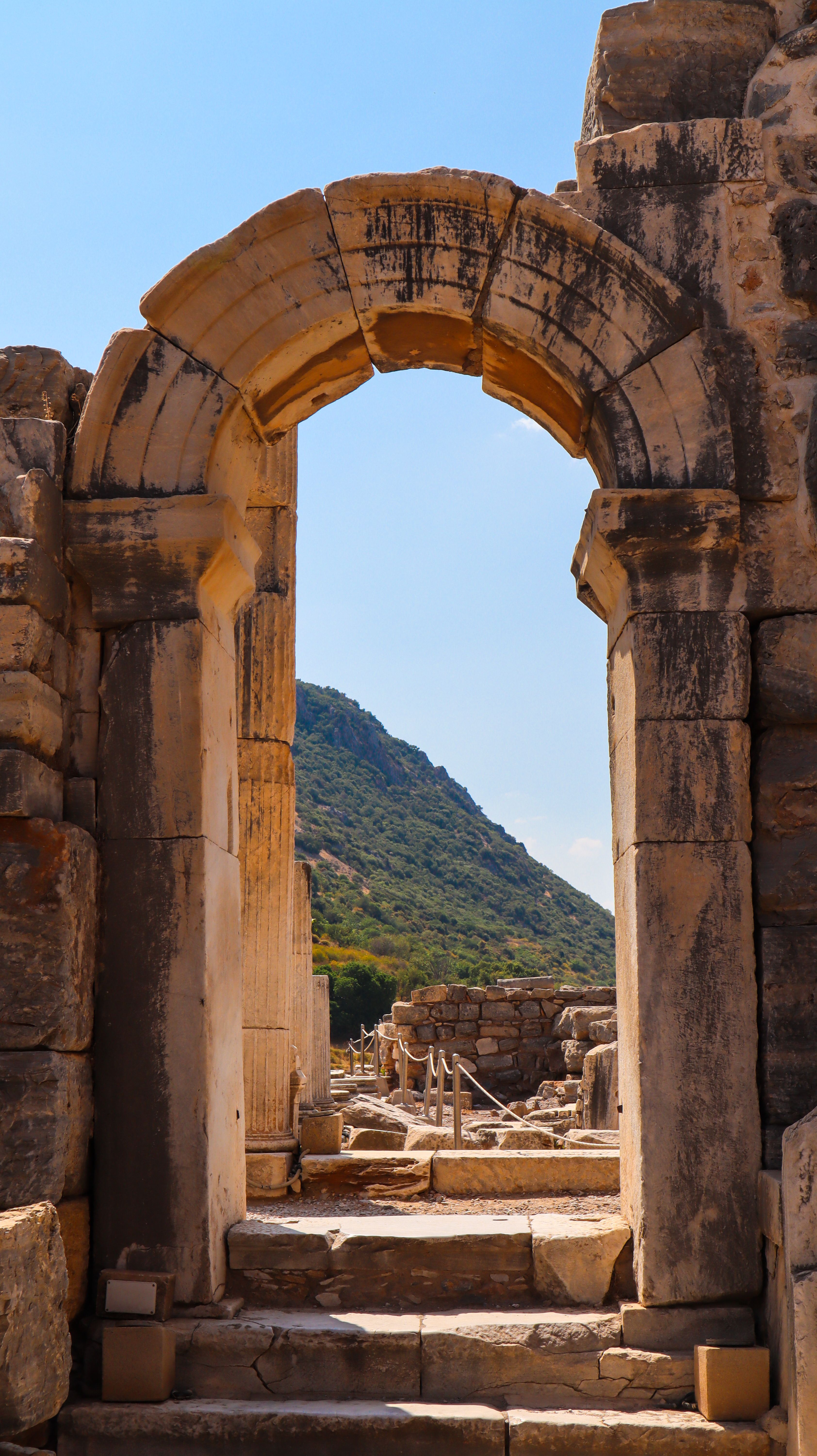 Arch and Stairs in Ancient Ruins · Free Stock Photo